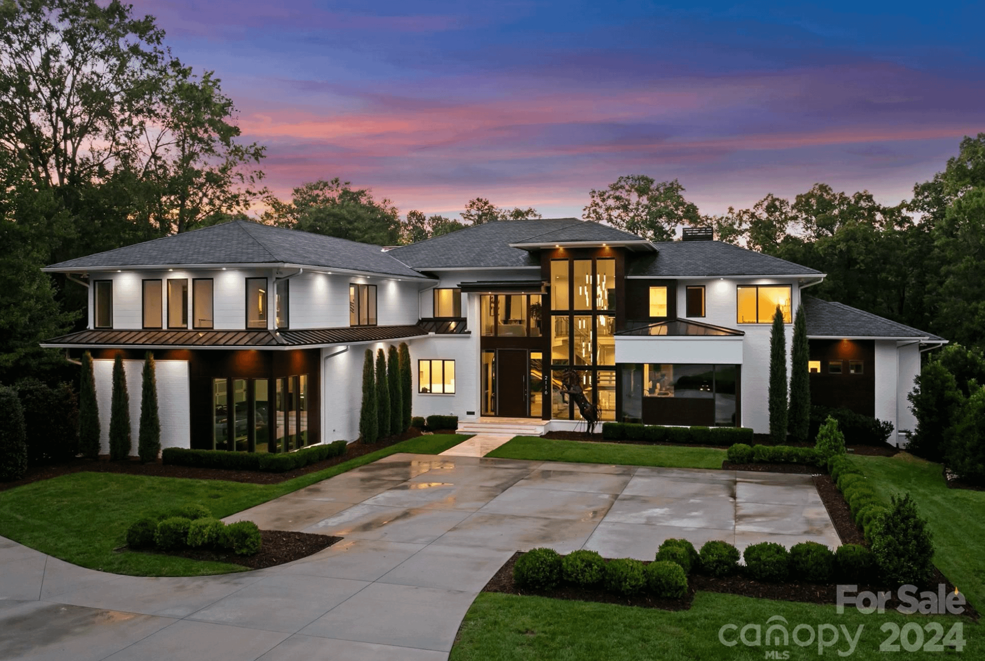Modern Home In Charlotte With Infinity Pool (PHOTOS)