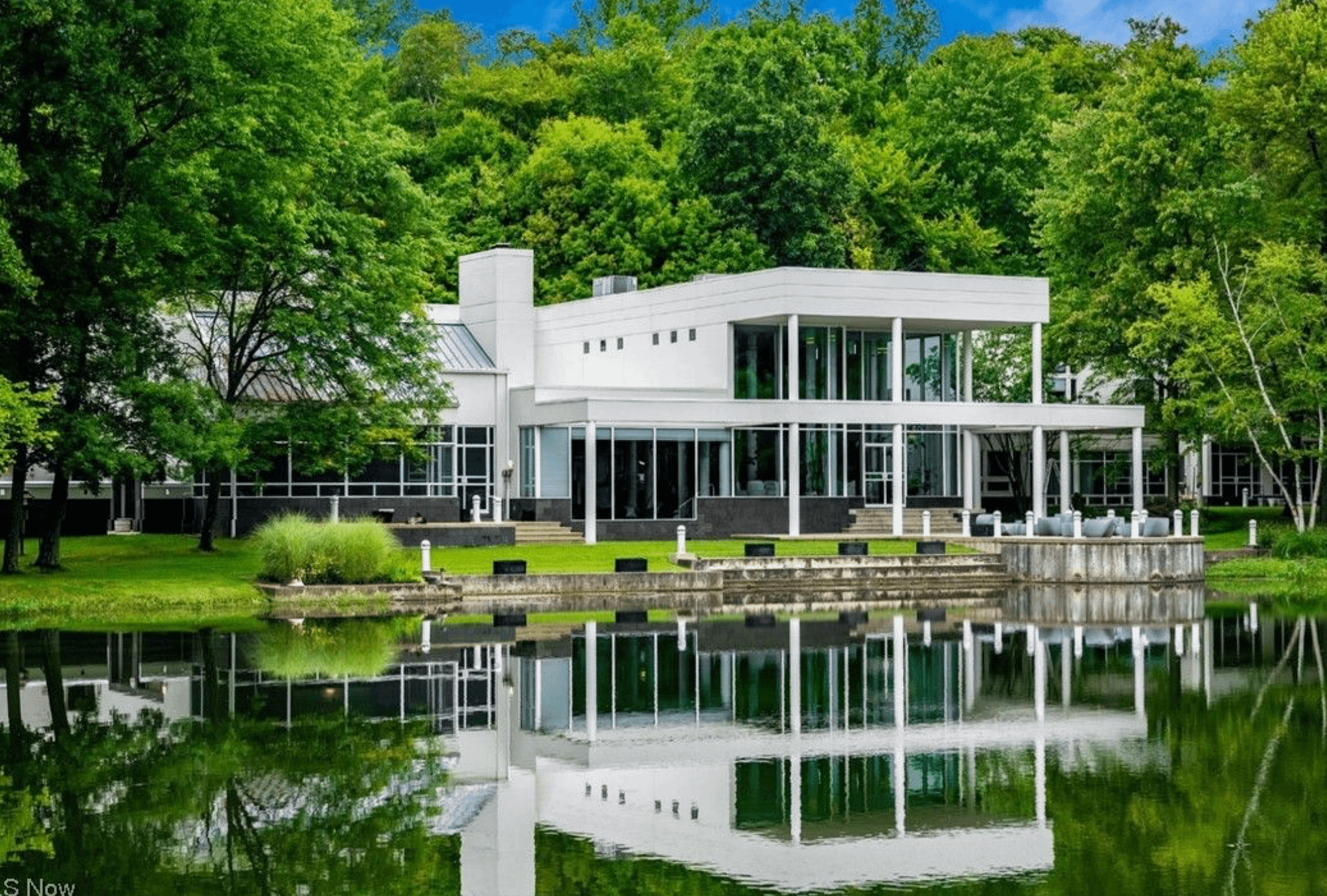 23,000 Square Foot Modern Home In Ohio (PHOTOS)