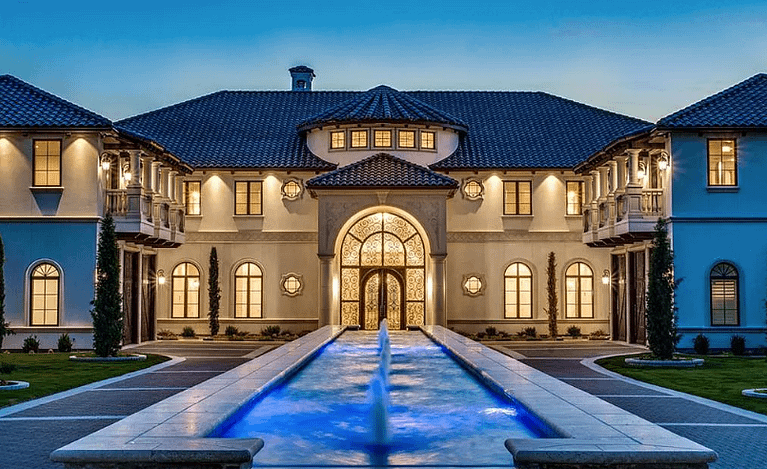 Grand Hilltop Texas Home With Resort-Style Pool (PHOTOS)