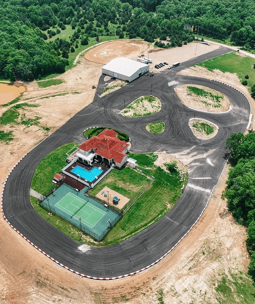 Awesome Missouri Airbnb With Its Own Racetrack (PHOTOS)