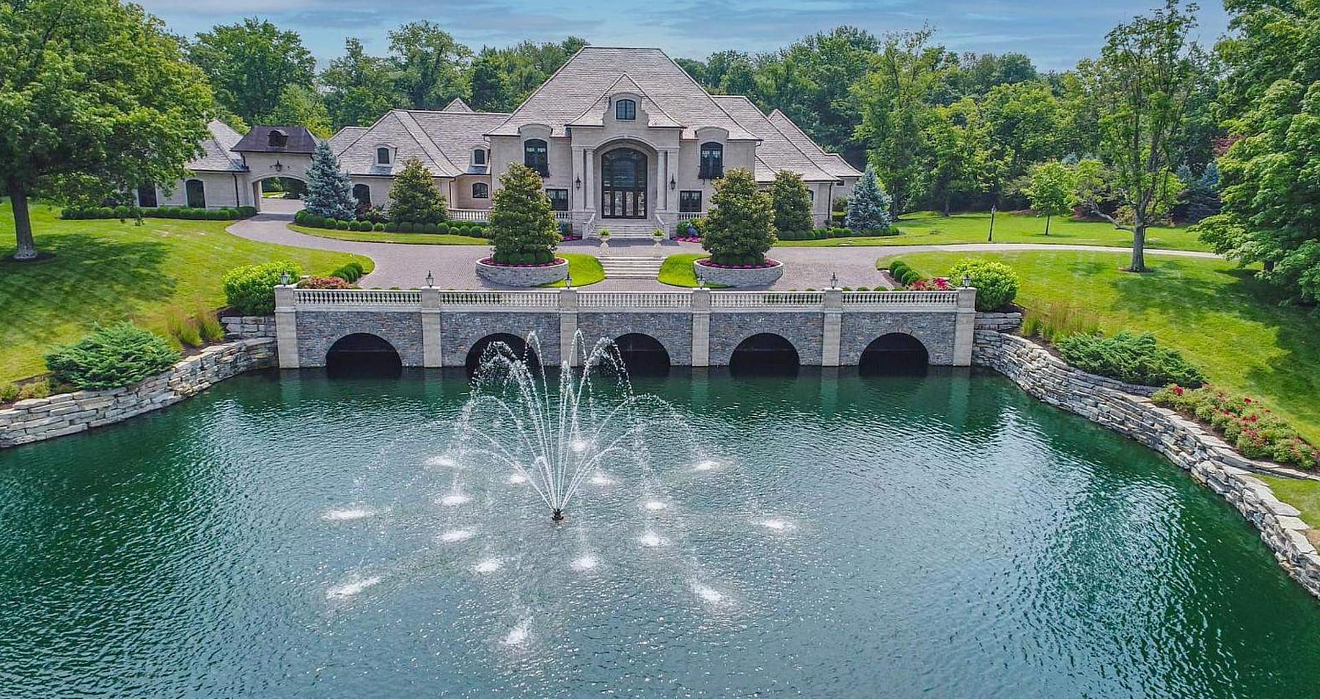 Stately Home On 7 Acres In Edgewood, Kentucky (PHOTOS)