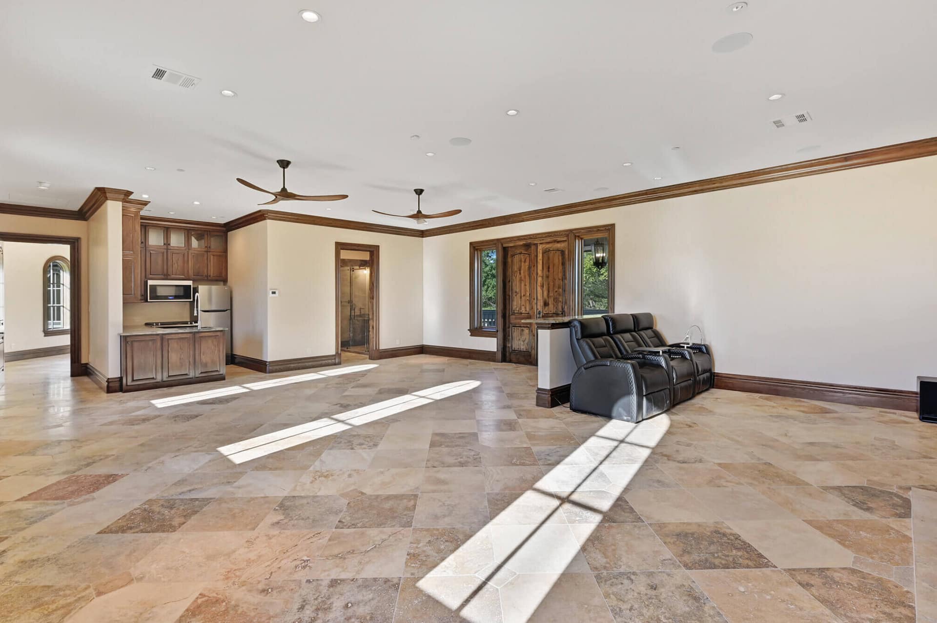 Castle-Like Home By Mansfield Custom Homes (PHOTOS)