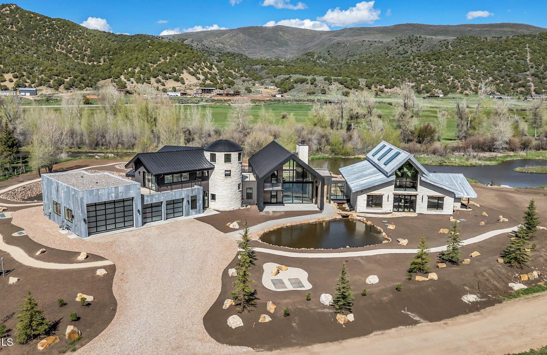 Spectacular Utah New Build Comes With 7 Ponds And 3 Barns