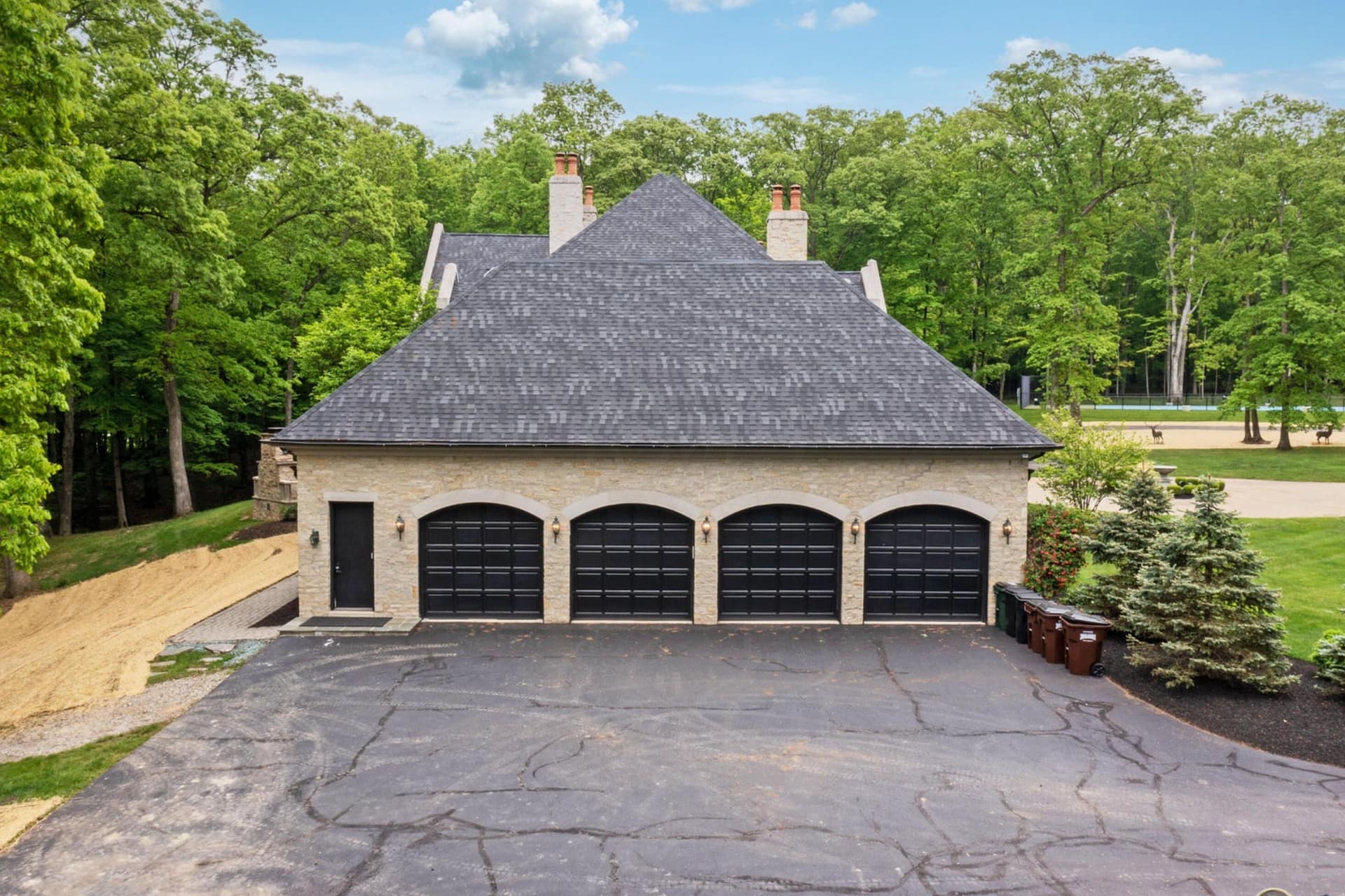 Spectacular Waterfront Home On 19 Acres In Ohio (PHOTOS)