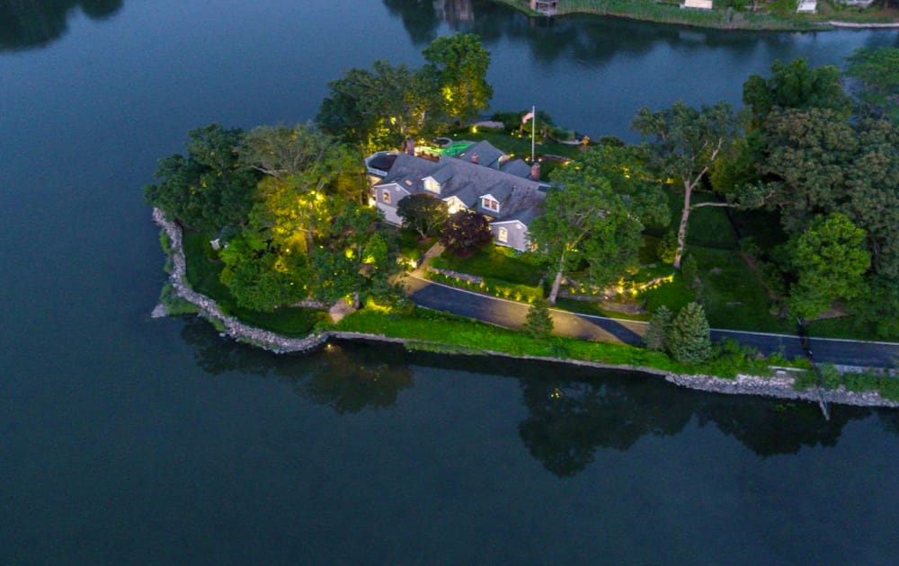 Bion Island - Homes of the Rich