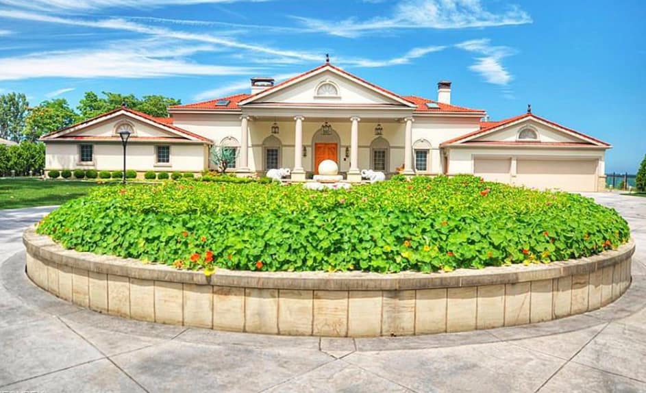 Ohio Lakefront Home With 2-Story Indoor Pool