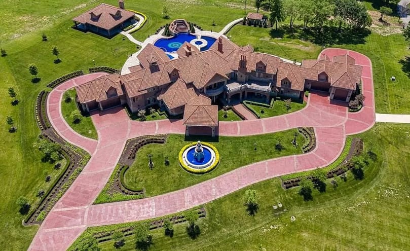 40 Acre Gated Estate In Stilwell, Kansas (PHOTOS)