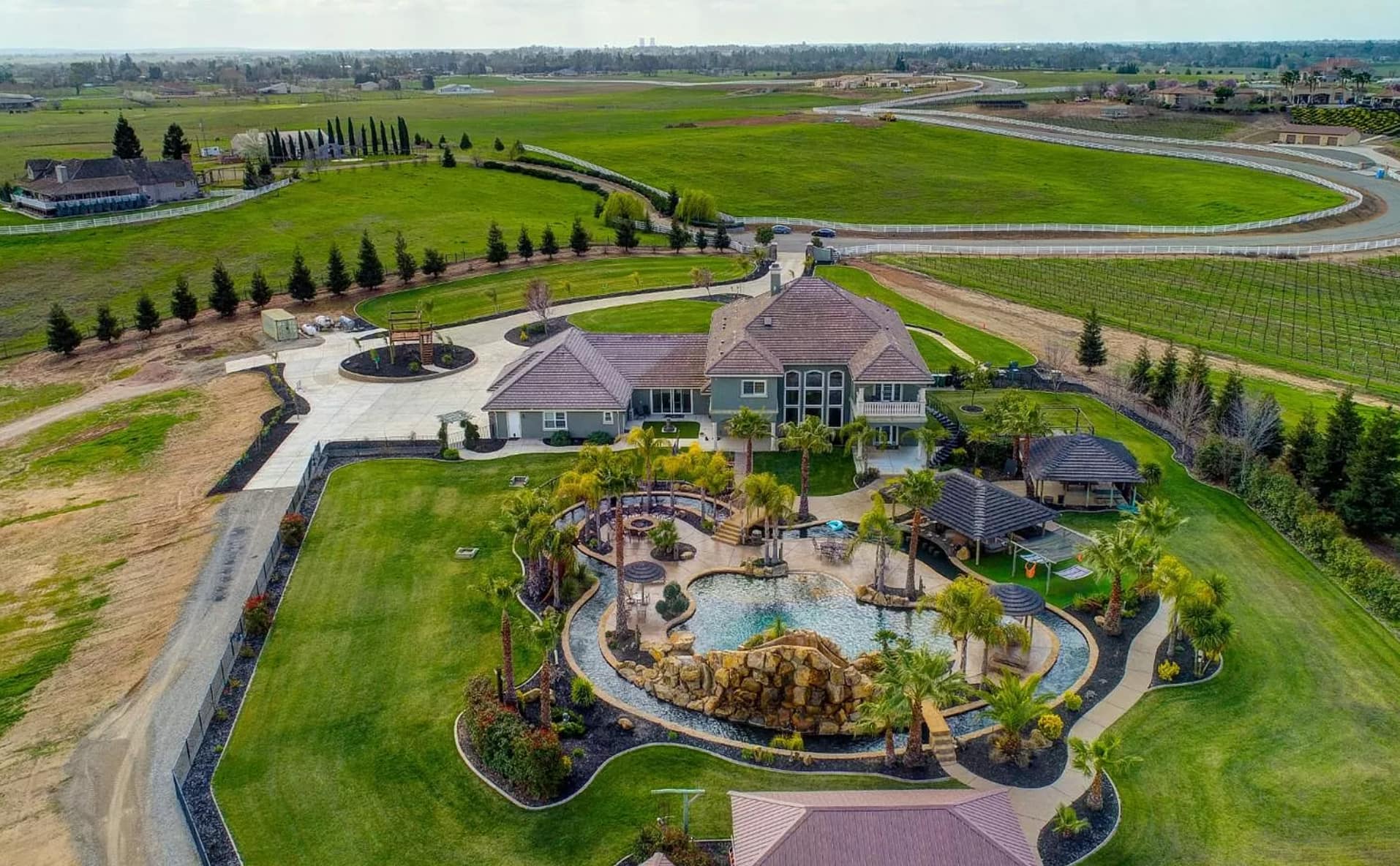 20 Acre California Estate With Resort-Style Backyard (PHOTOS)