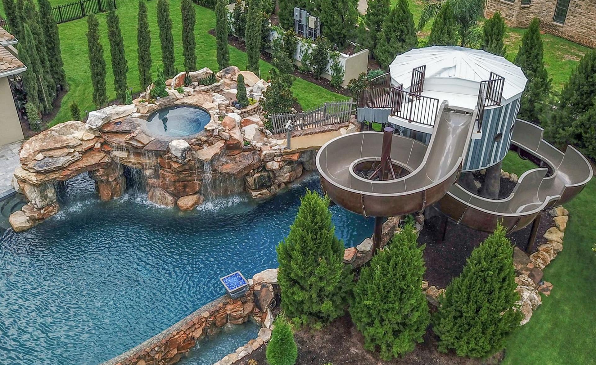 Tampa, Florida Home With Incredible Resort-Style Pool (PHOTOS)