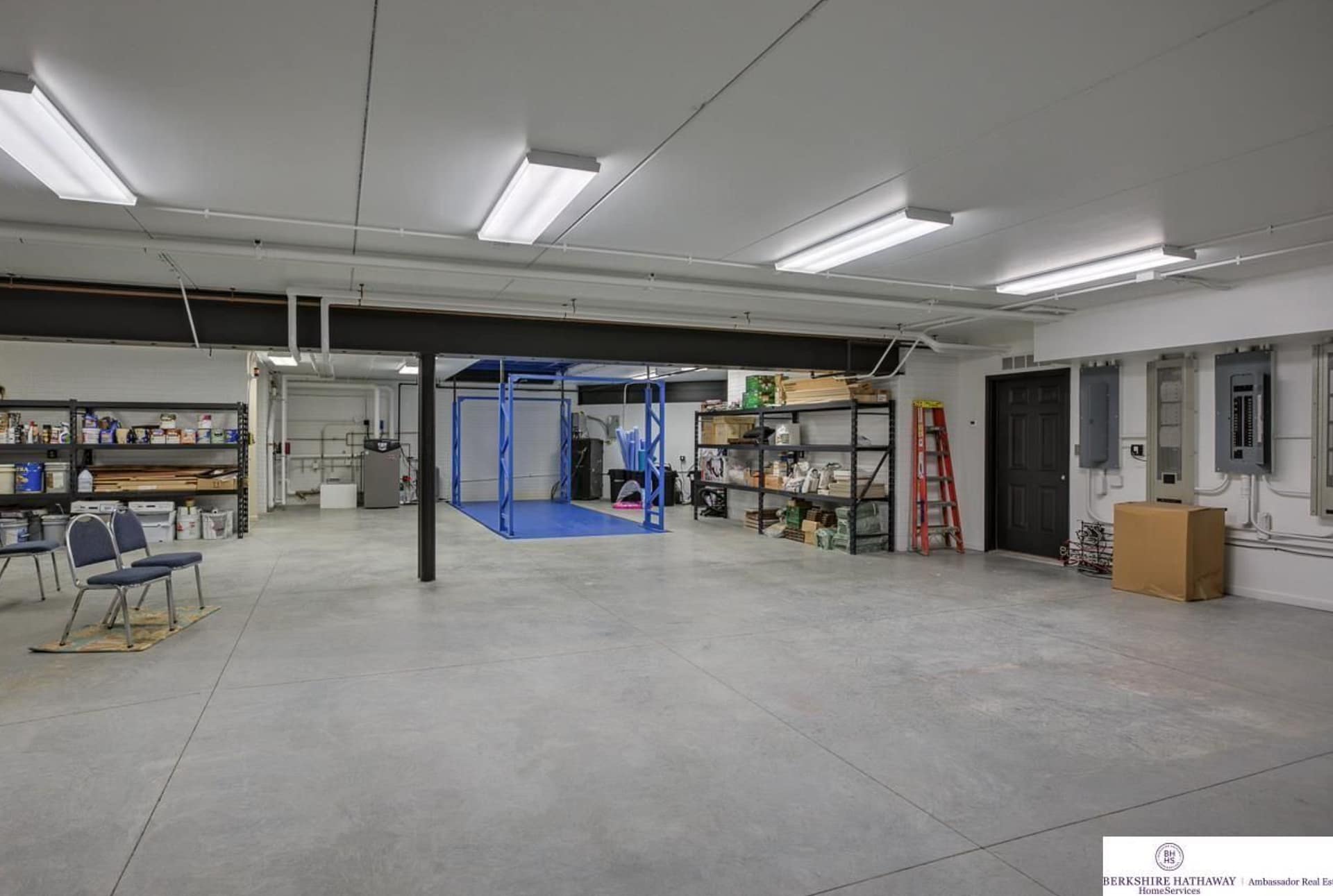 Lakefront Home With Indoor Pool & 24-Car Garage (PHOTOS)