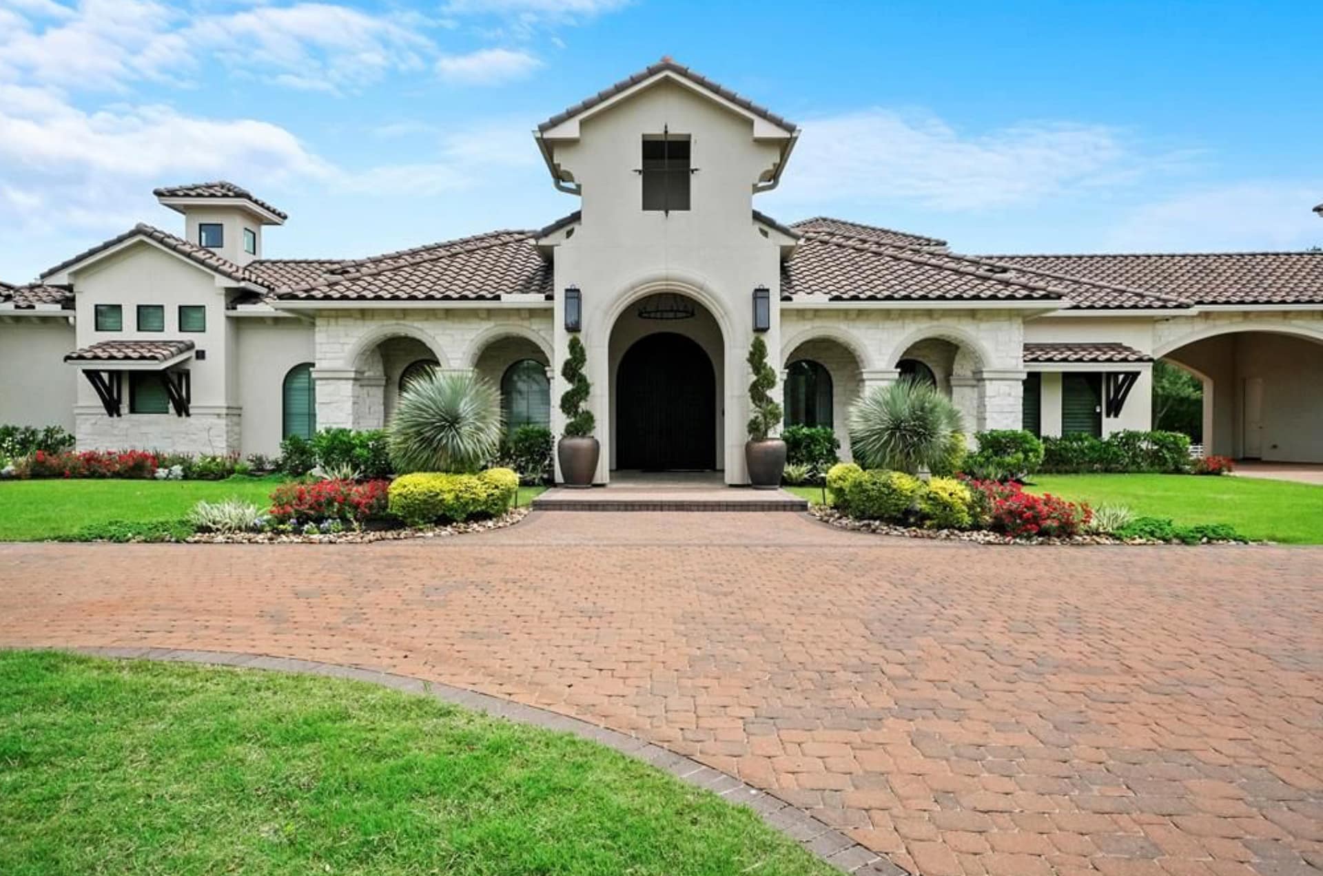 10 Acre Texas Estate With Indoor & Outdoor Pools (PHOTOS)