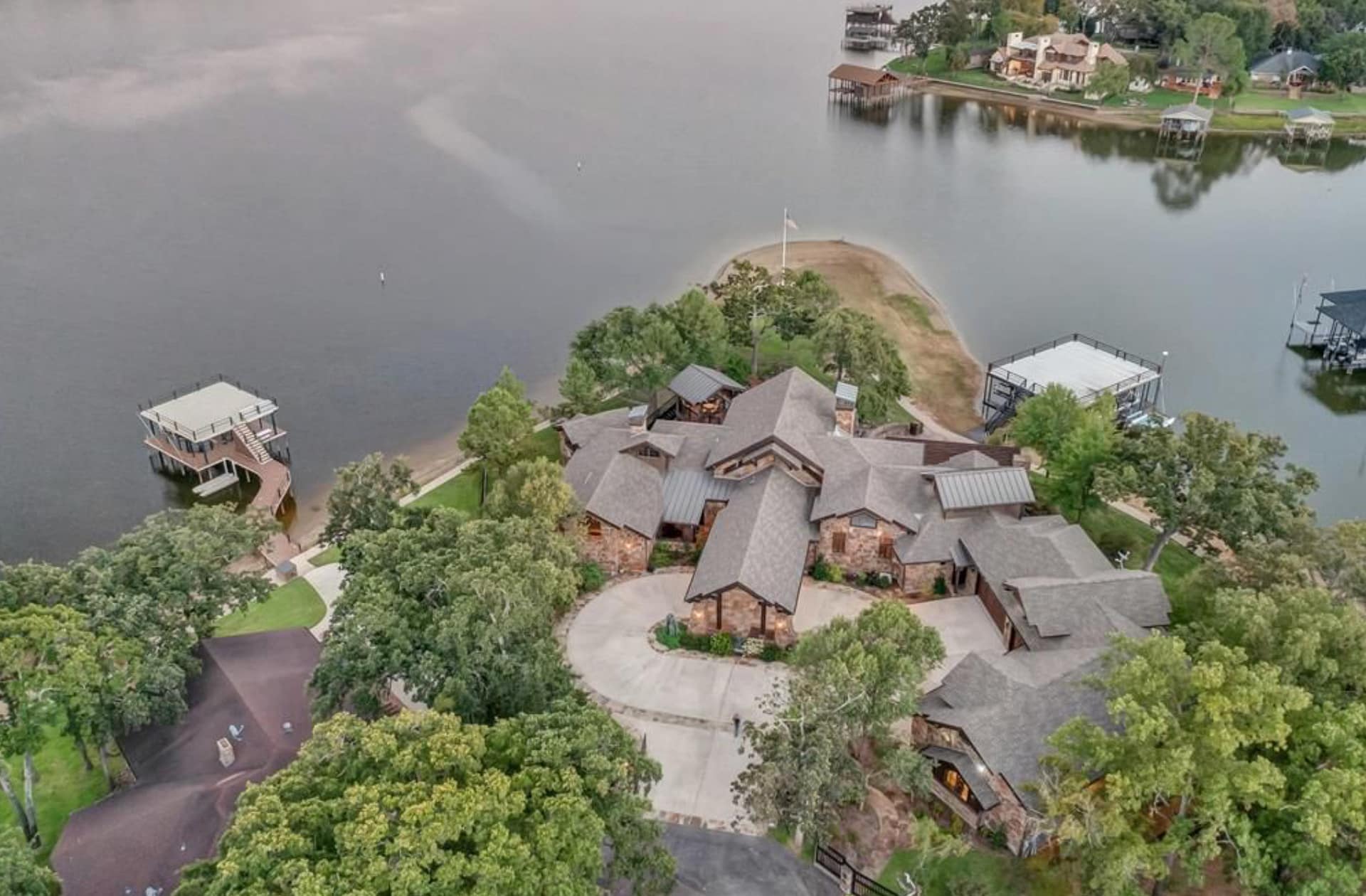 $6.9 Million Lakefront Home In Mabank, Texas (PHOTOS)
