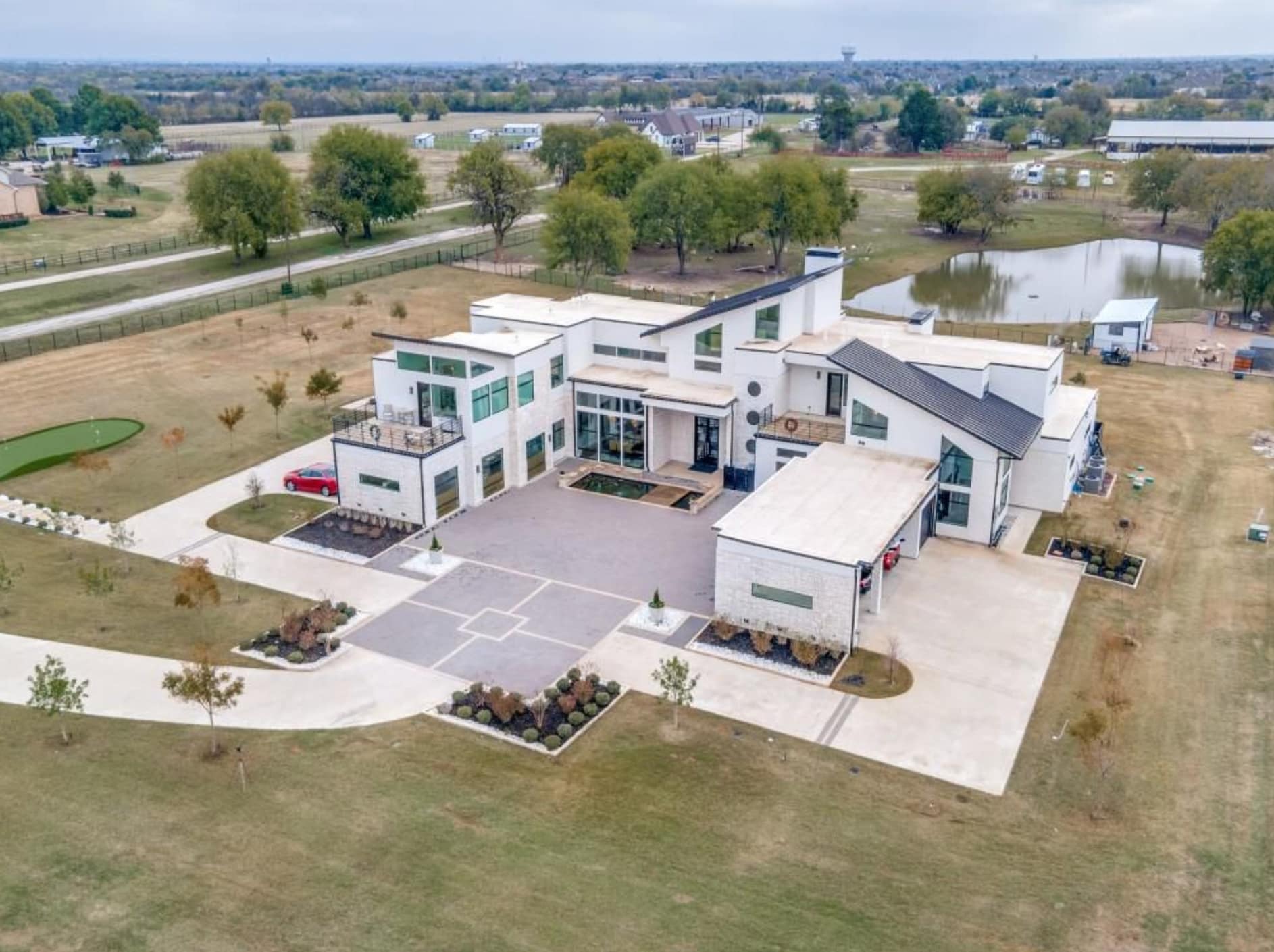 Contemporary Home On 6 Acres In Parker, Texas (PHOTOS)