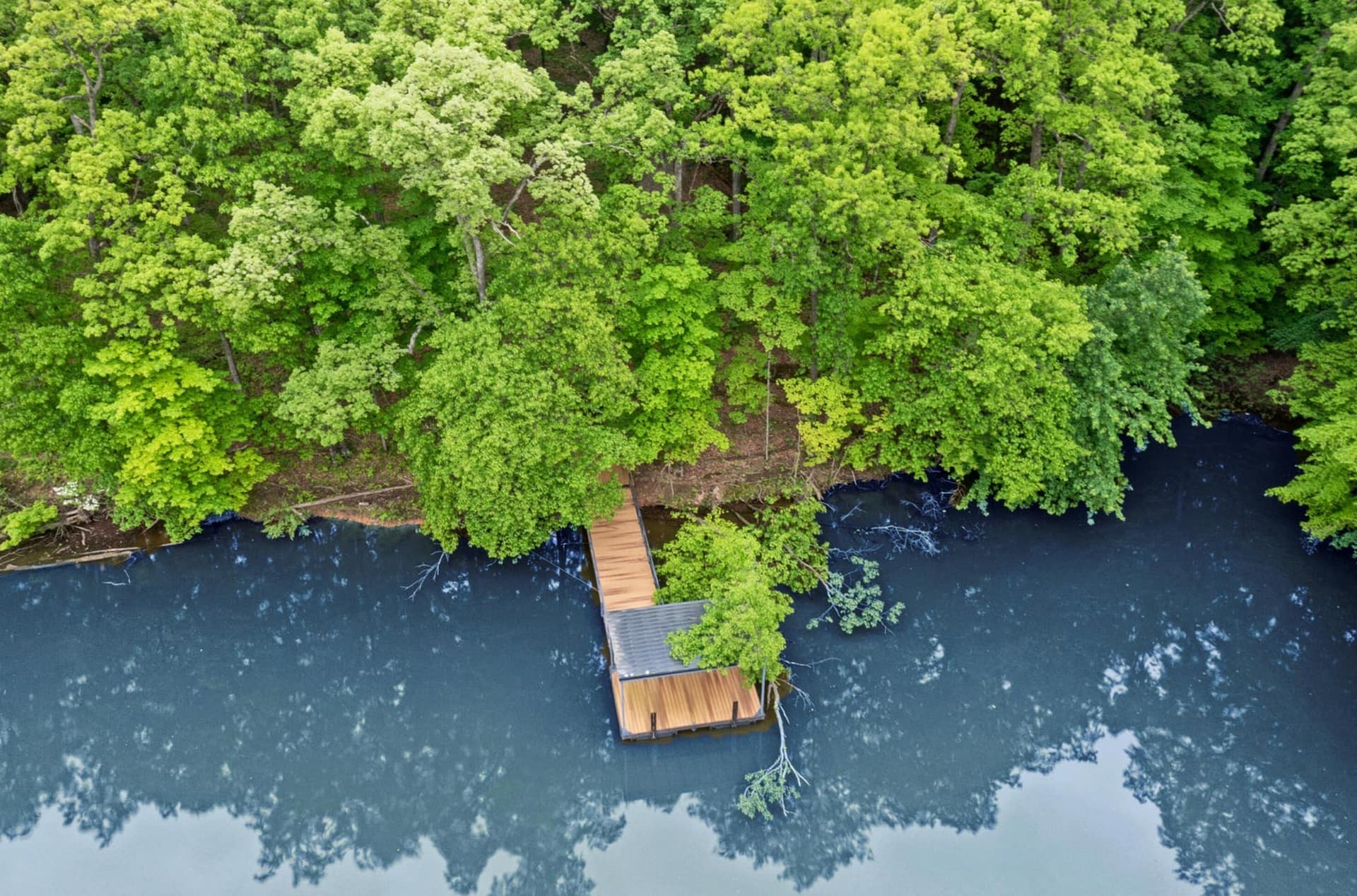 Spectacular Waterfront Home On 19 Acres In Ohio (PHOTOS)