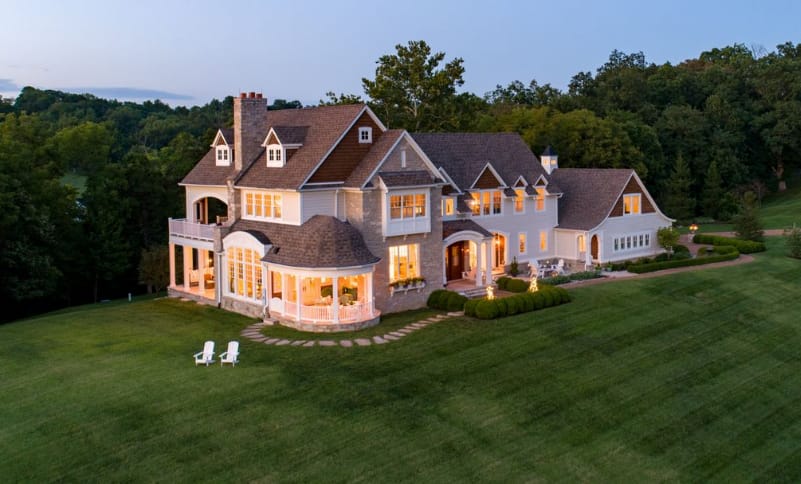 Beautiful Home On 2.5 Hilltop Acres In Missouri - Homes of the Rich