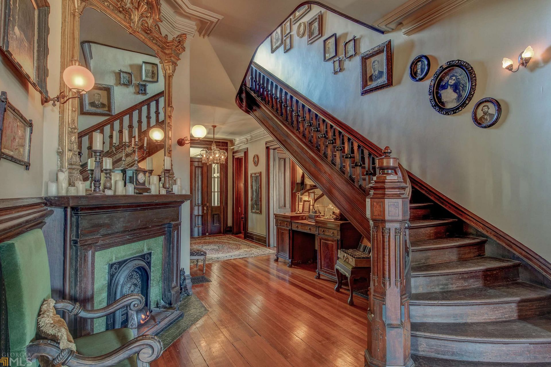 Inside The Stranger Things Home (PHOTOS)