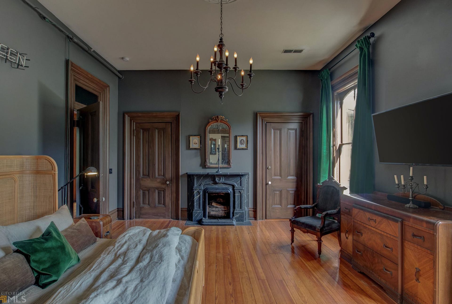 Inside The Stranger Things Home (PHOTOS)