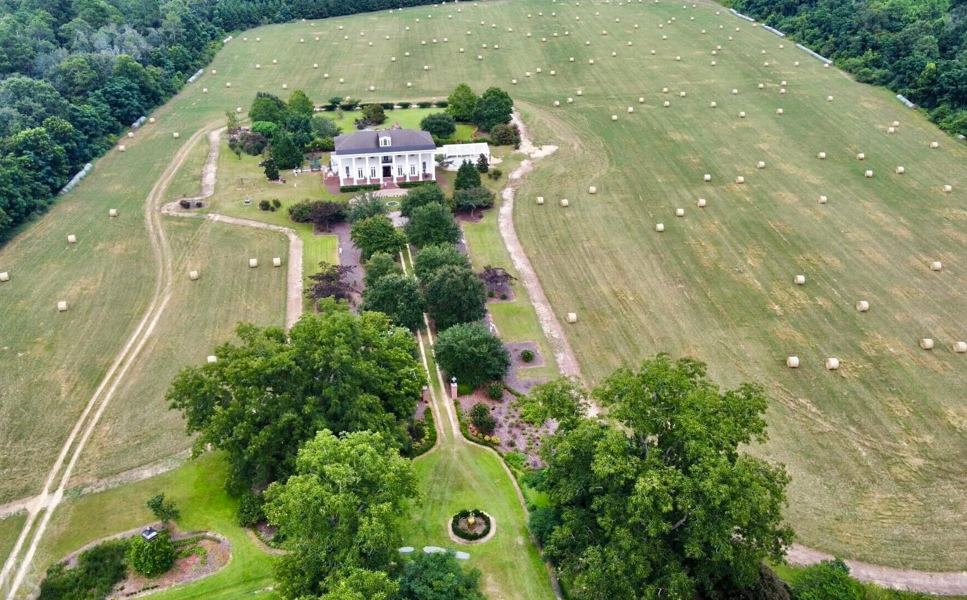 Colonial Home On 62 Acres In Georgia (PHOTOS)