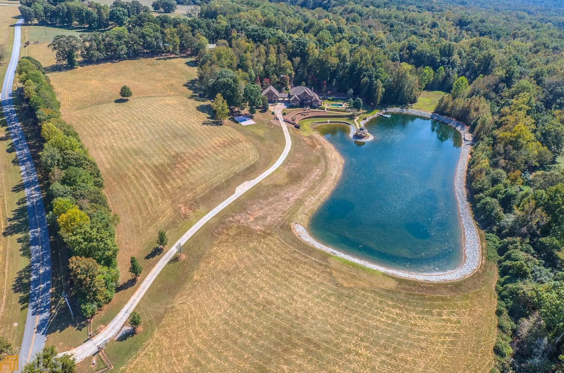 $1.7 Million Georgia Home On 20 Acres With Pond (PHOTOS)