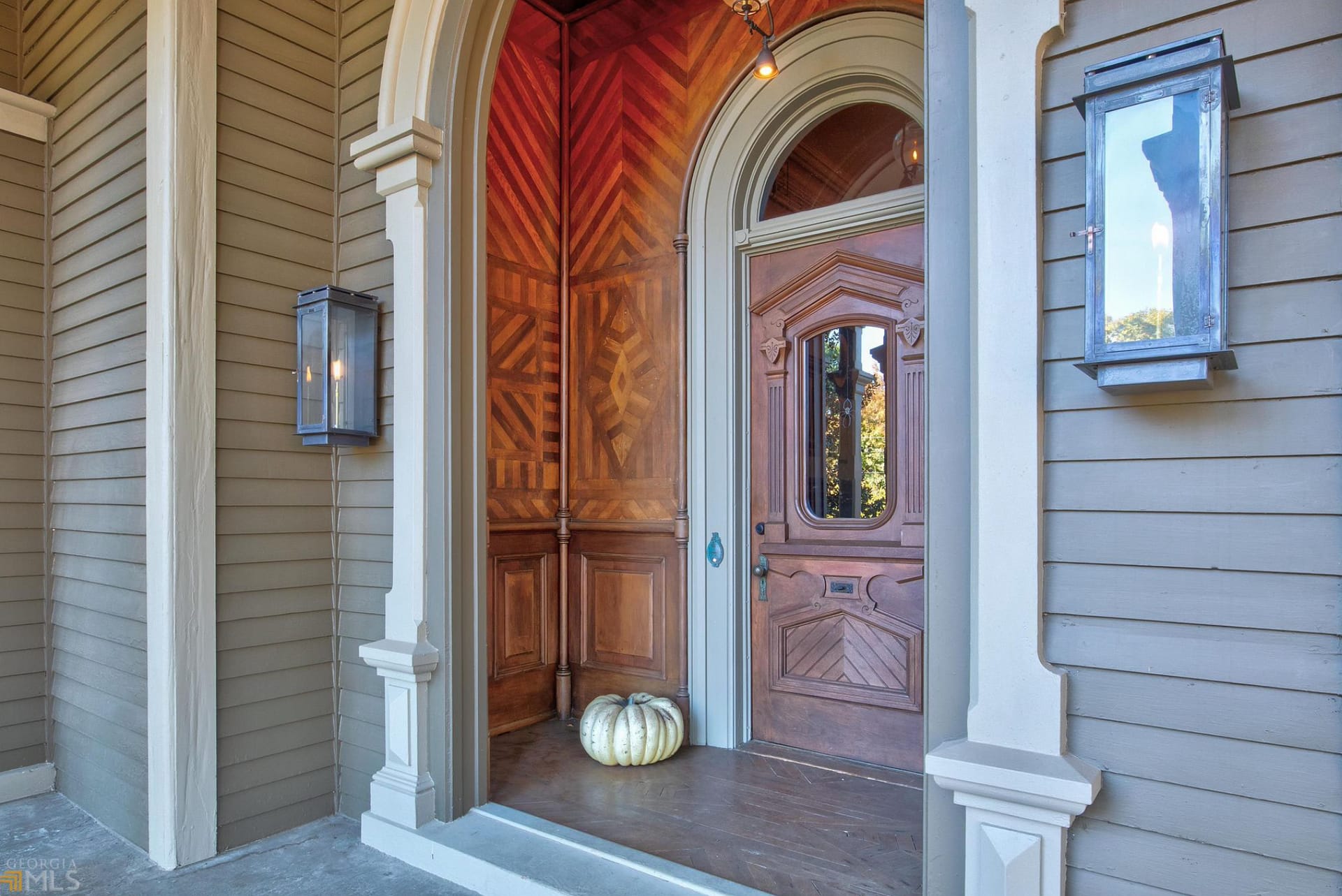 Inside The Stranger Things Home (PHOTOS)