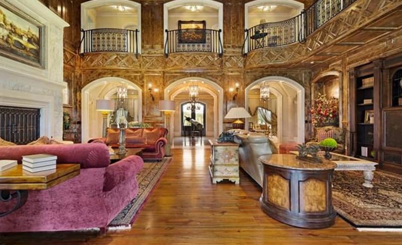 41 Acre Texas Estate With Resort Style Pool - Homes of the Rich