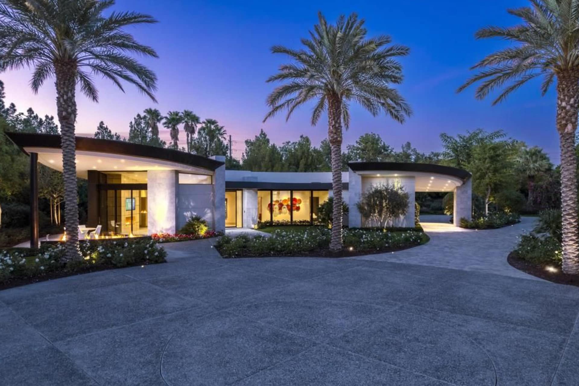 This Contemporary California Estate Features A Guest House