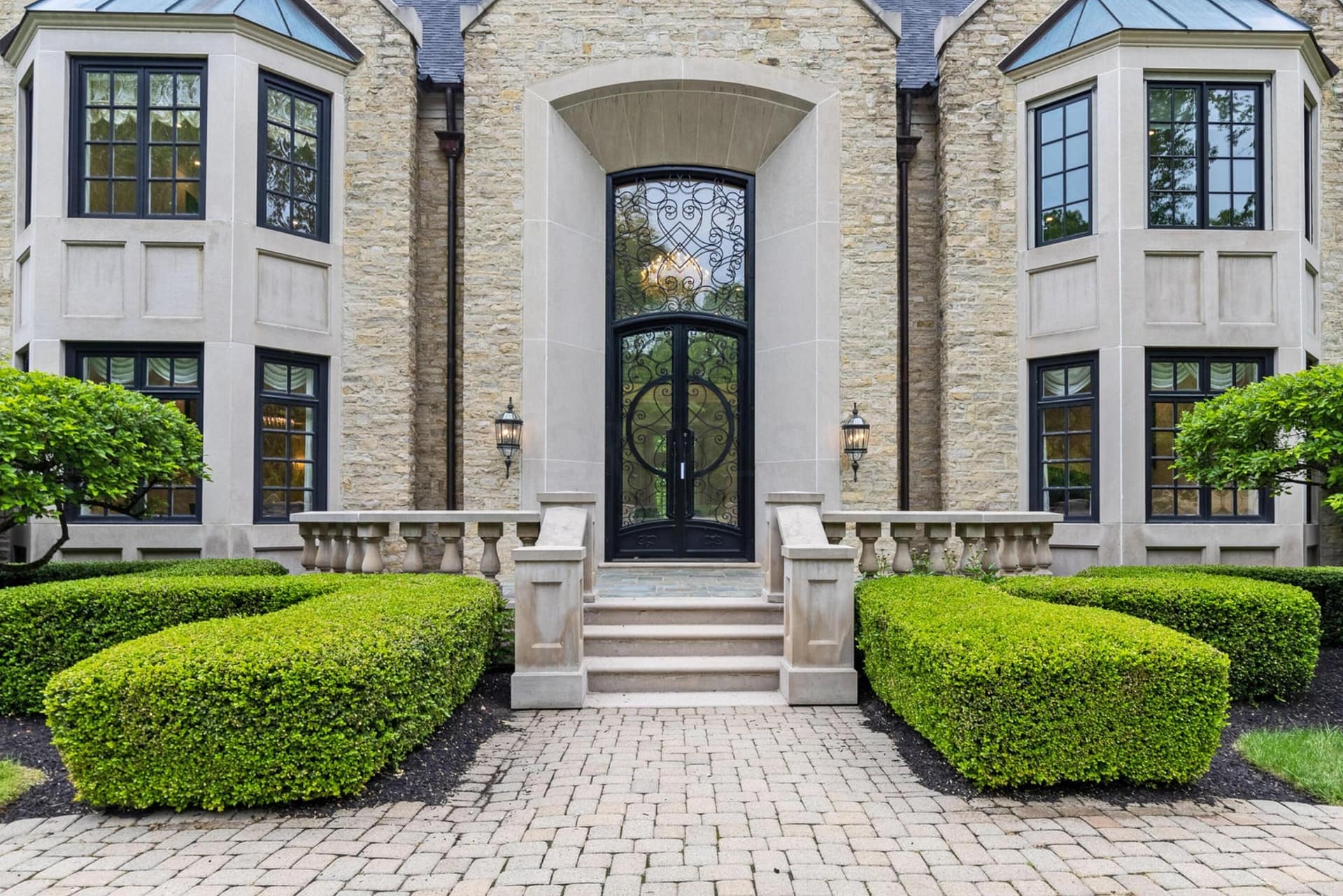 Spectacular Waterfront Home On 19 Acres In Ohio (PHOTOS)