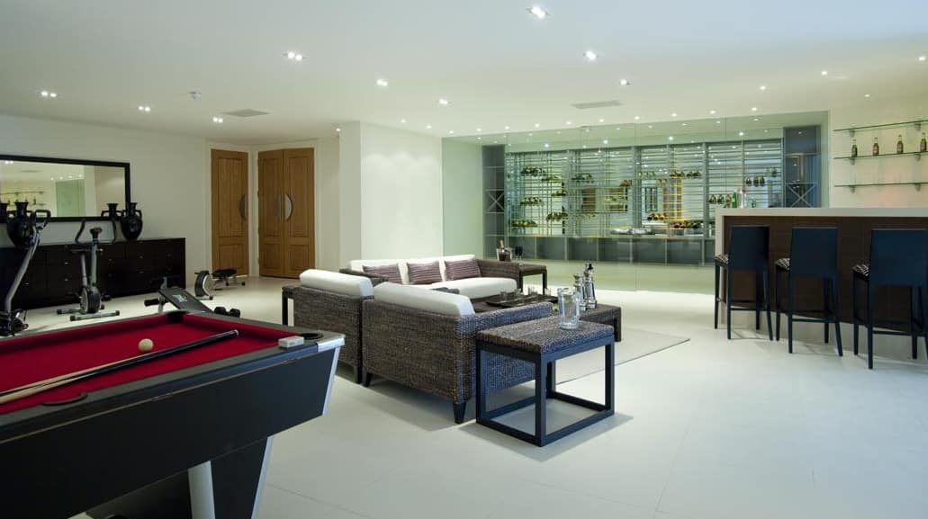 Ravenridge - A Brick Mansion In Surrey, England - Homes of the Rich