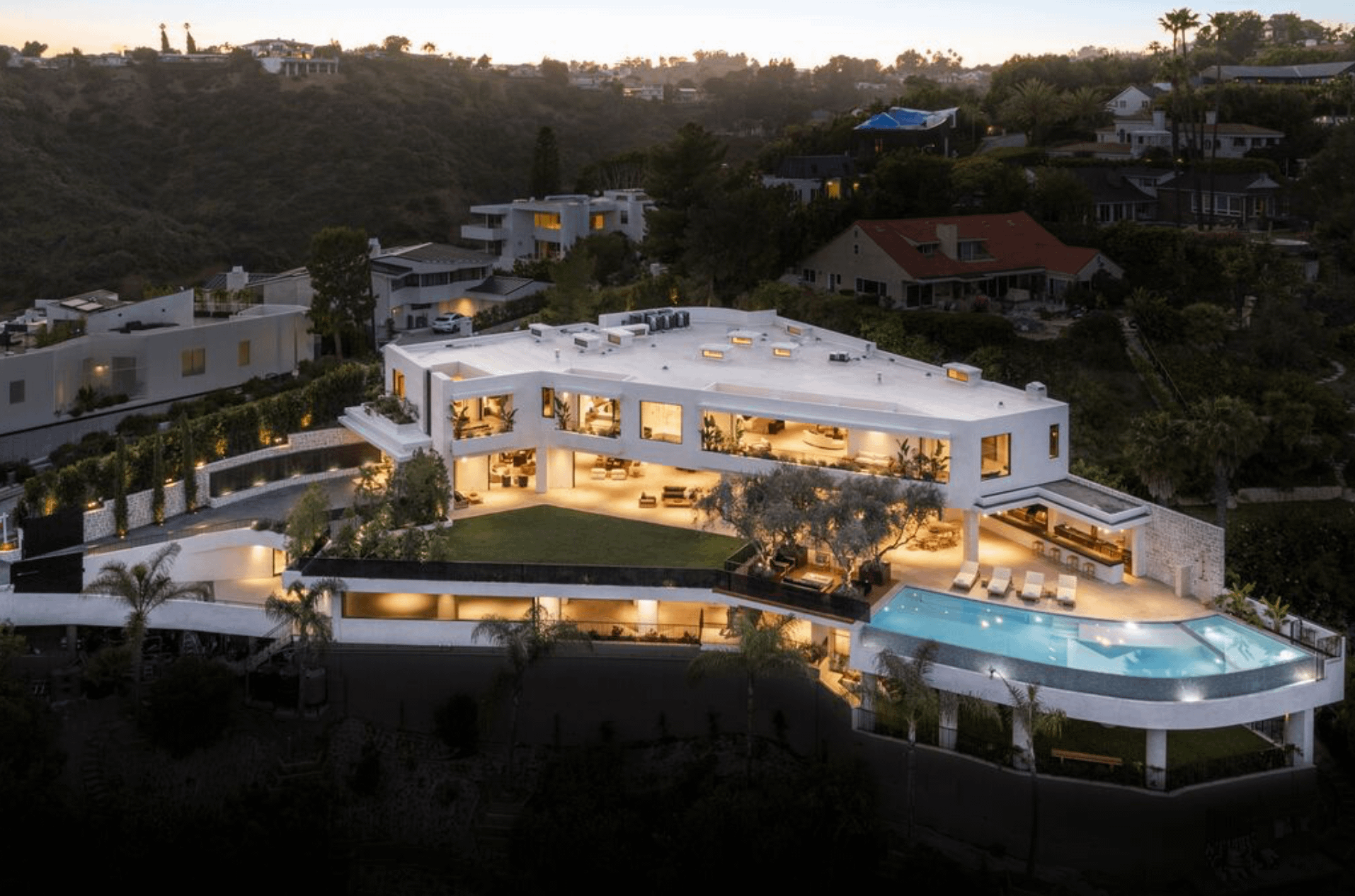 Modern Los Angeles New Build Comes With 16 Bathrooms