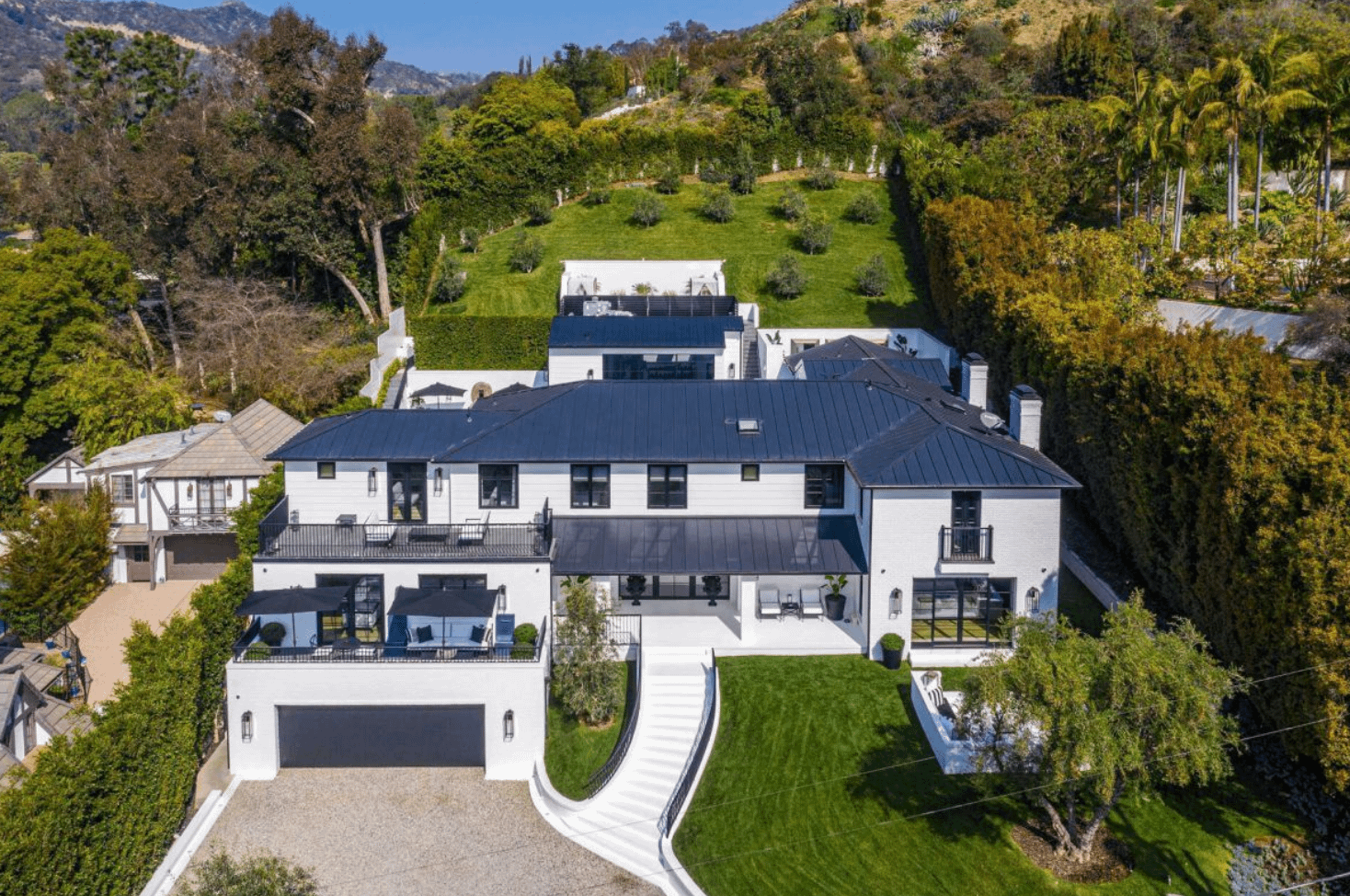 Inside Rihanna's $13 Million Beverly Hills Home (PHOTOS)
