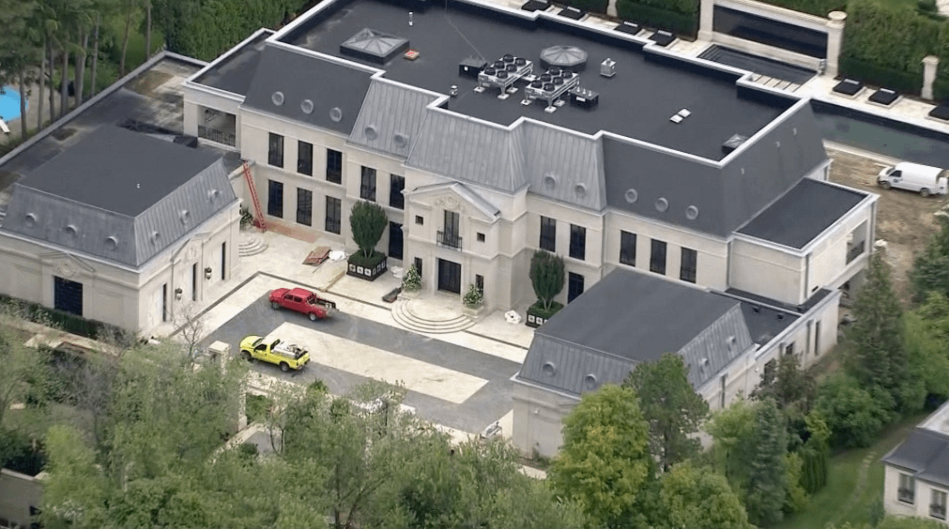 Inside Drake's 50,000 Square Foot Toronto Home (PHOTOS)