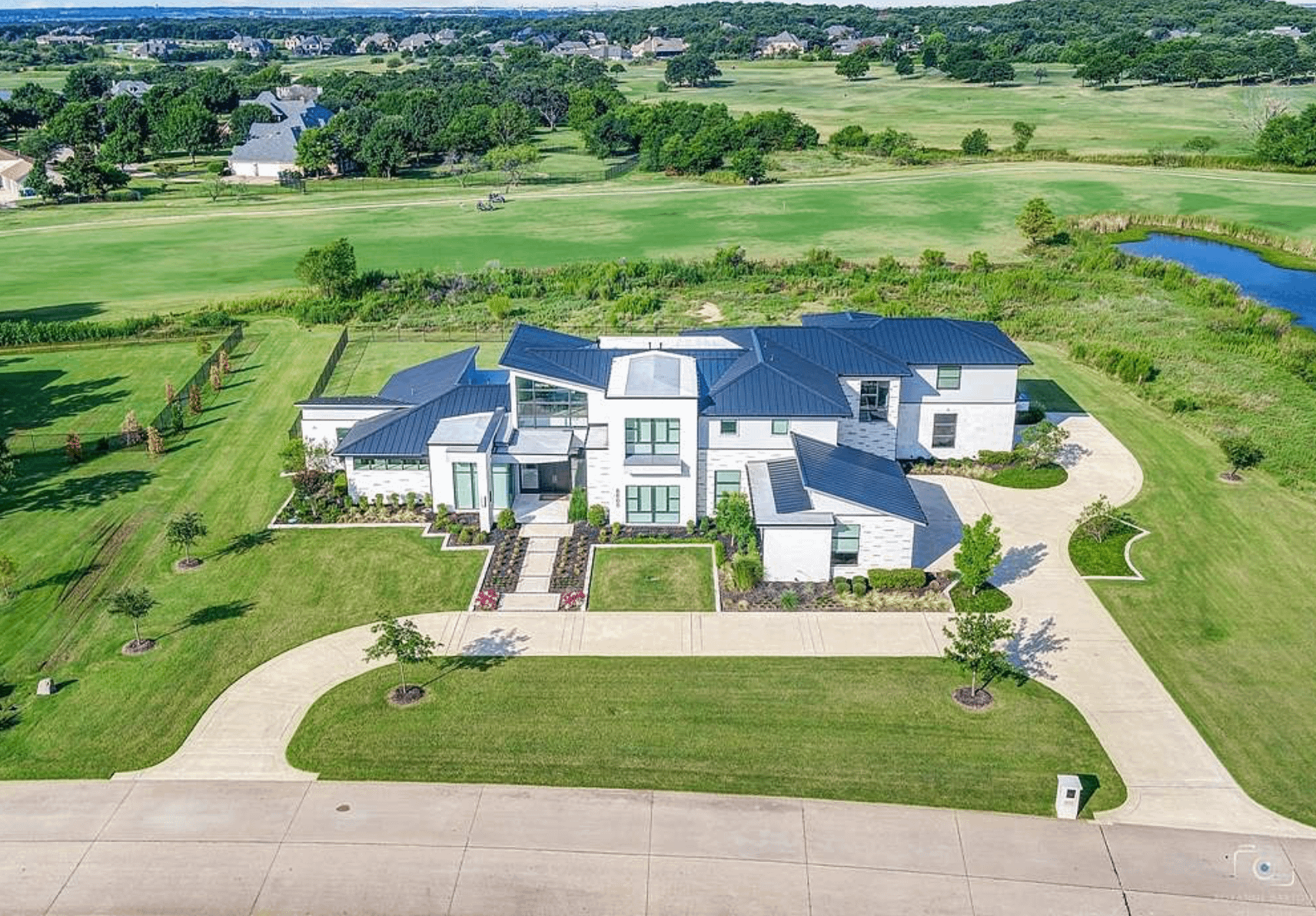 Modern Texas Home In A Guard-Gated Golf Community