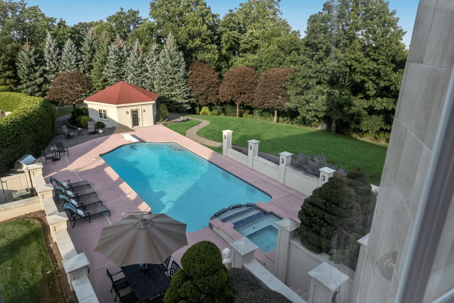 Grand Limestone Home In New Jersey (PHOTOS)