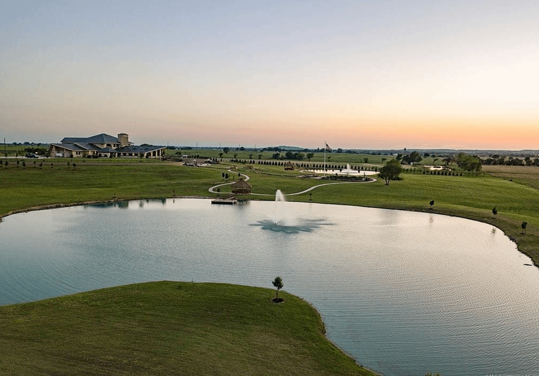 28 Acre Estate With Indoor Pool & 2 Ponds (PHOTOS)