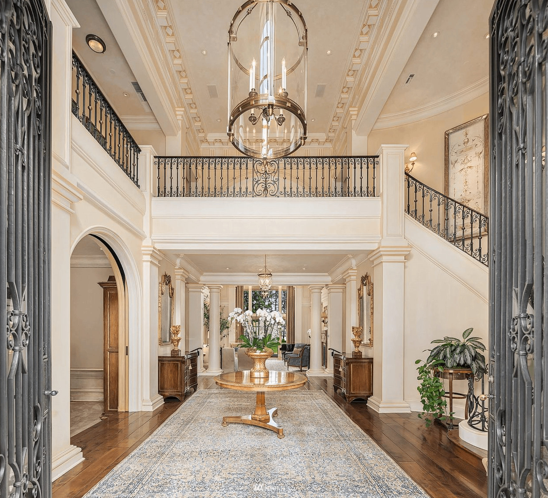 $70 Million Lakefront Estate In Hunts Point, Washington