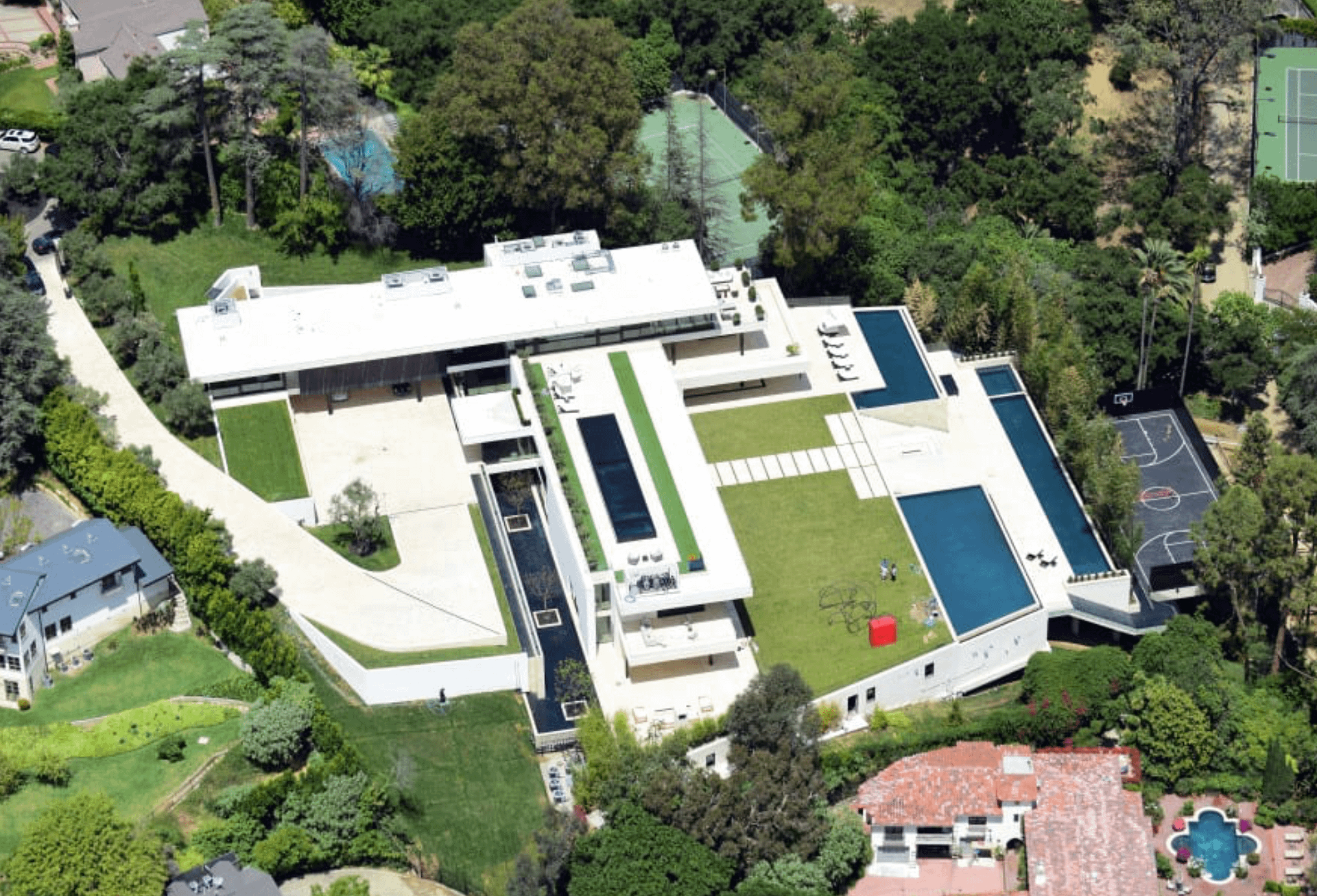 Inside Beyonce & Jay-Z's Bel Air Mega Home (PHOTOS)