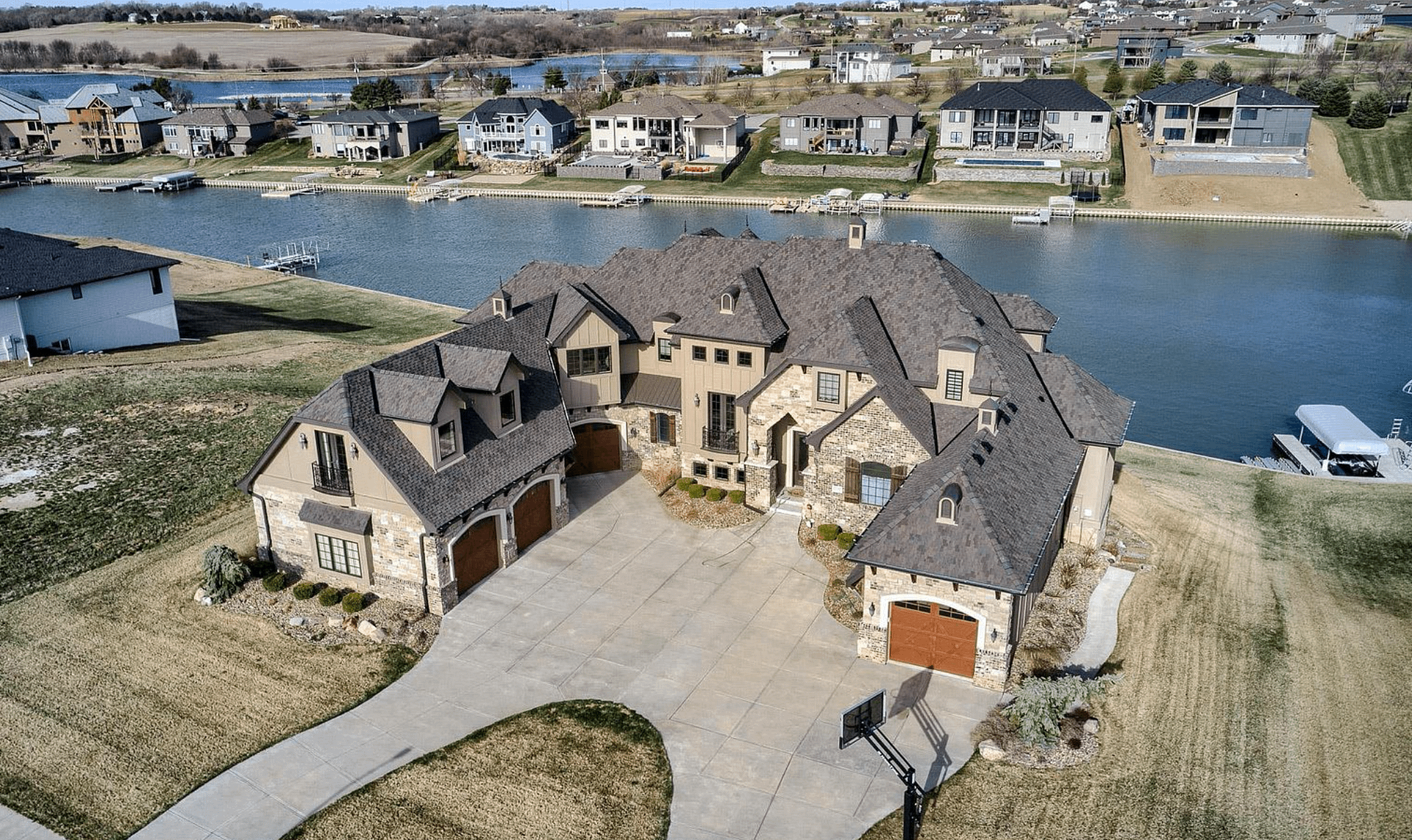 Lakefront Home In Bennington, Nebraska (PHOTOS) - Homes of the Rich