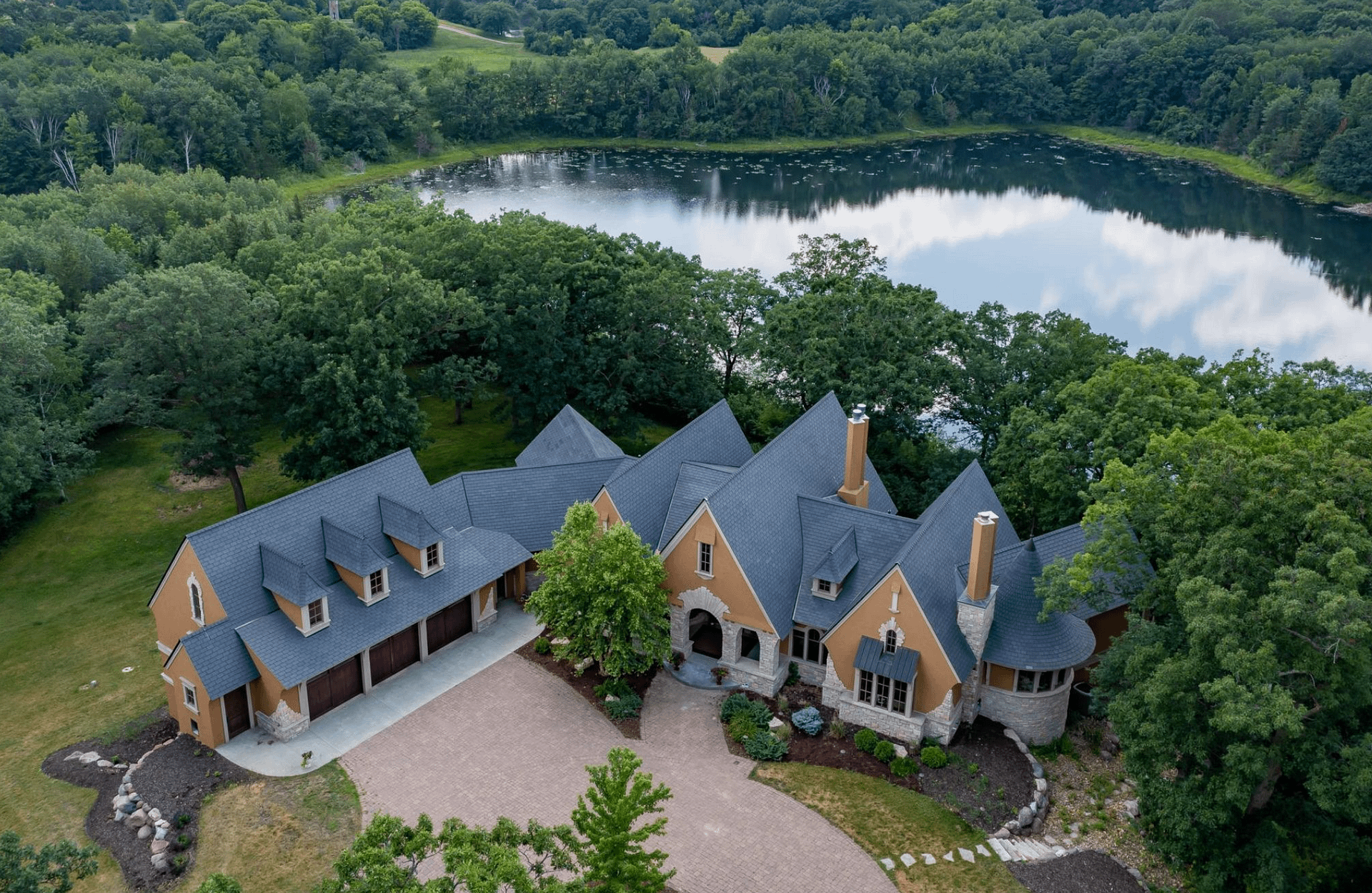 Minnesota Home on 40 Acres With Private Lake (PHOTOS)