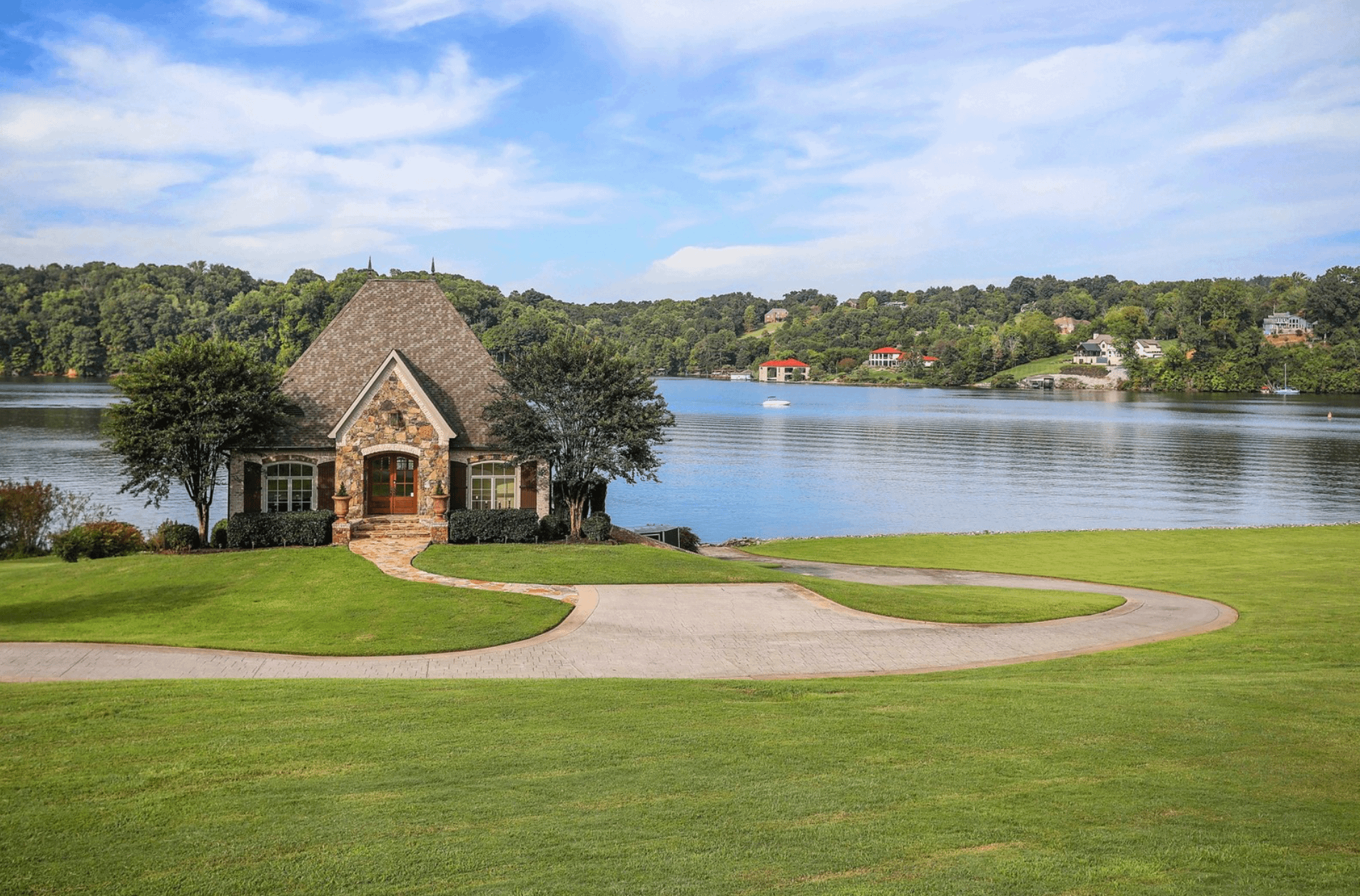 5 Acre Lakefront Estate In Louisville, Tennessee (PHOTOS)