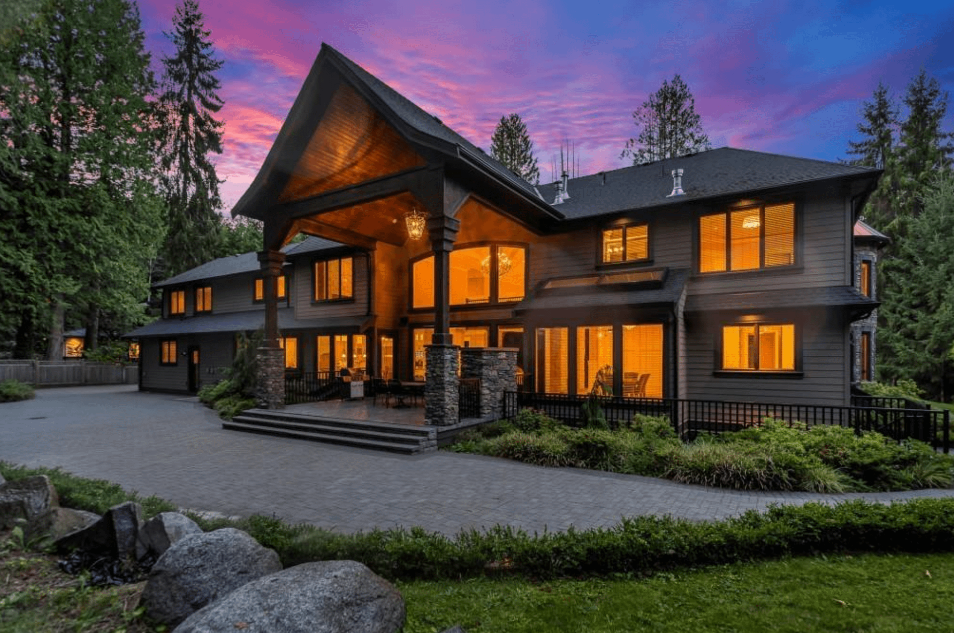 Luxury Home In British Columbia, Canada (PHOTOS)