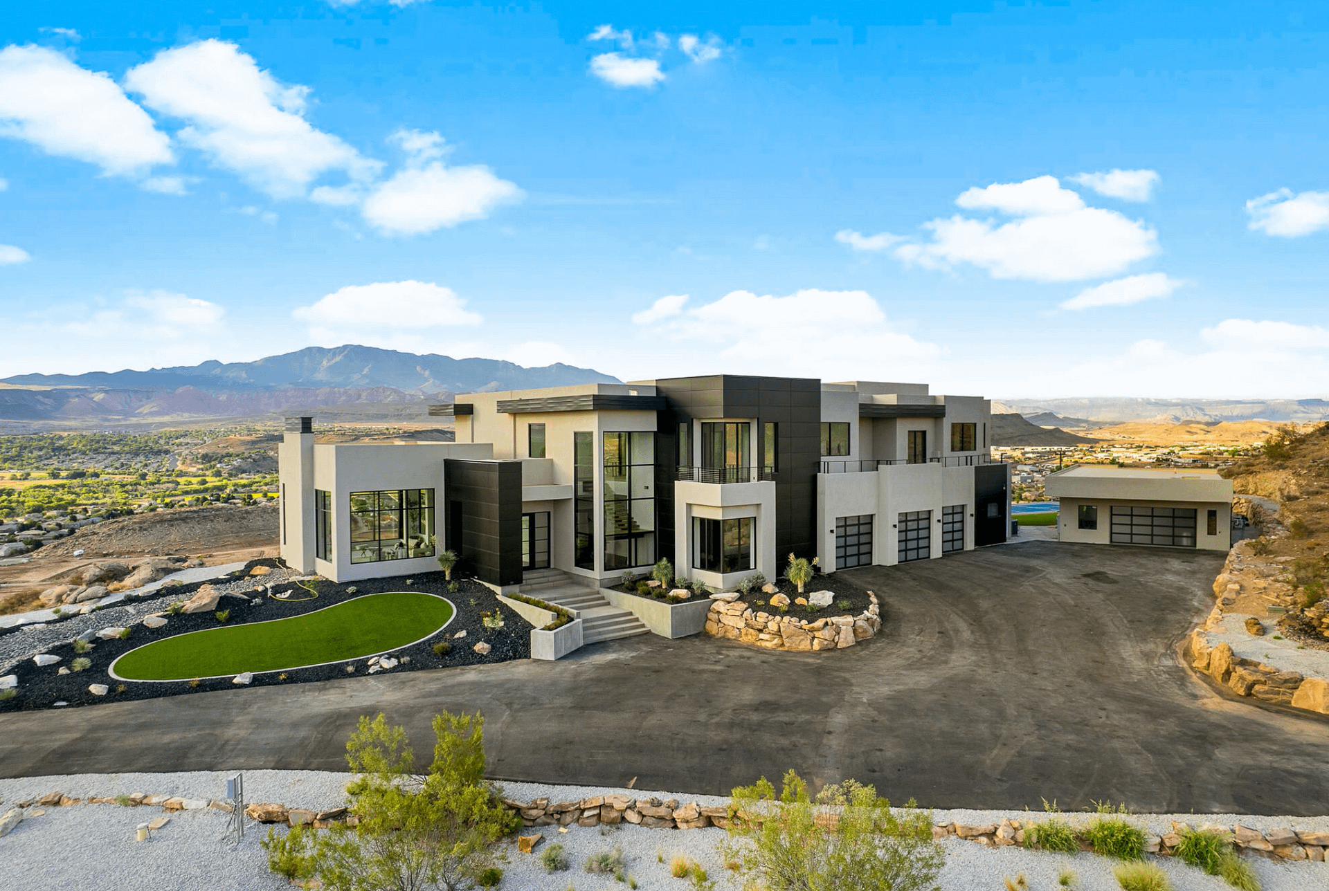 Contemporary Mountaintop New Build In Utah (PHOTOS)