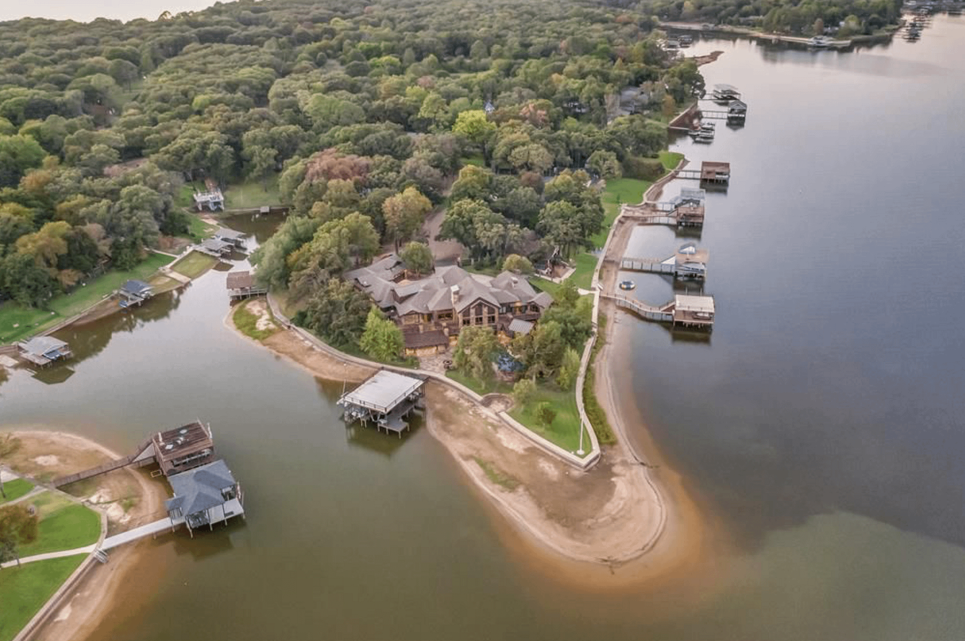 $6.9 Million Lakefront Home In Mabank, Texas (PHOTOS)