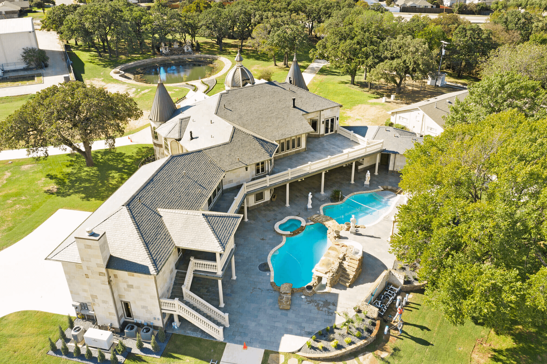 Castle-Like Home By Mansfield Custom Homes (PHOTOS)