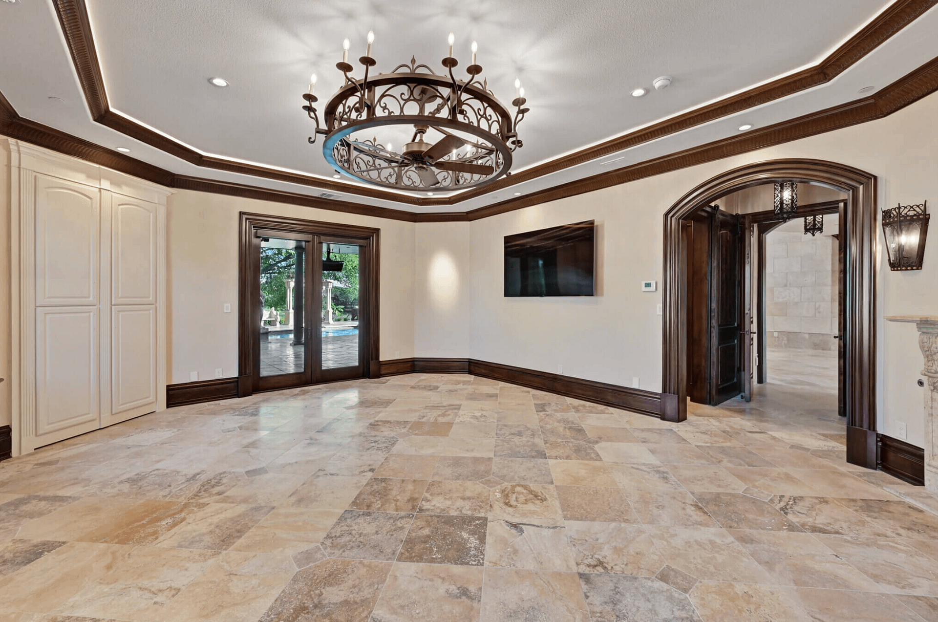 Castle-Like Home By Mansfield Custom Homes (PHOTOS)