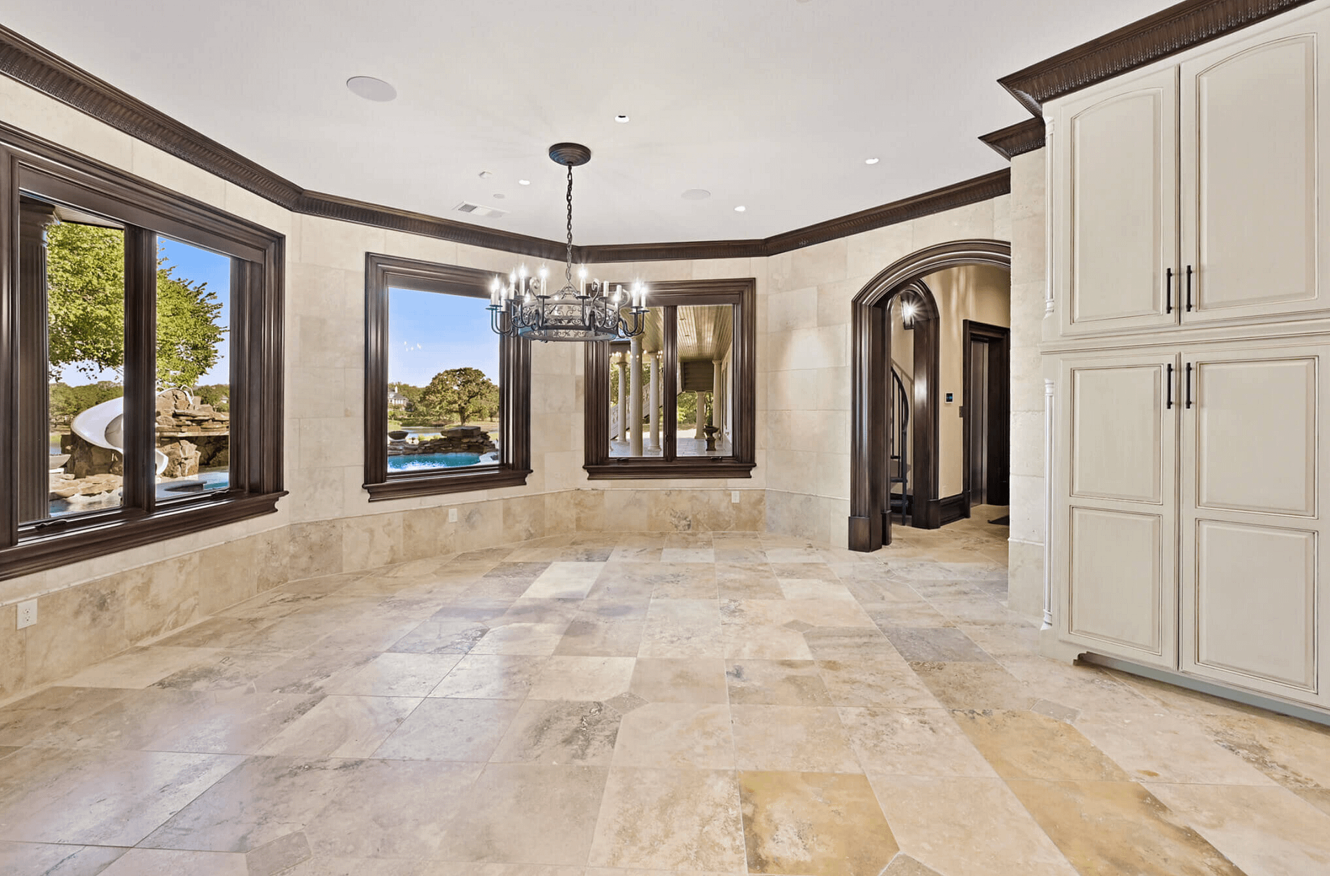 Castle-Like Home By Mansfield Custom Homes (PHOTOS)
