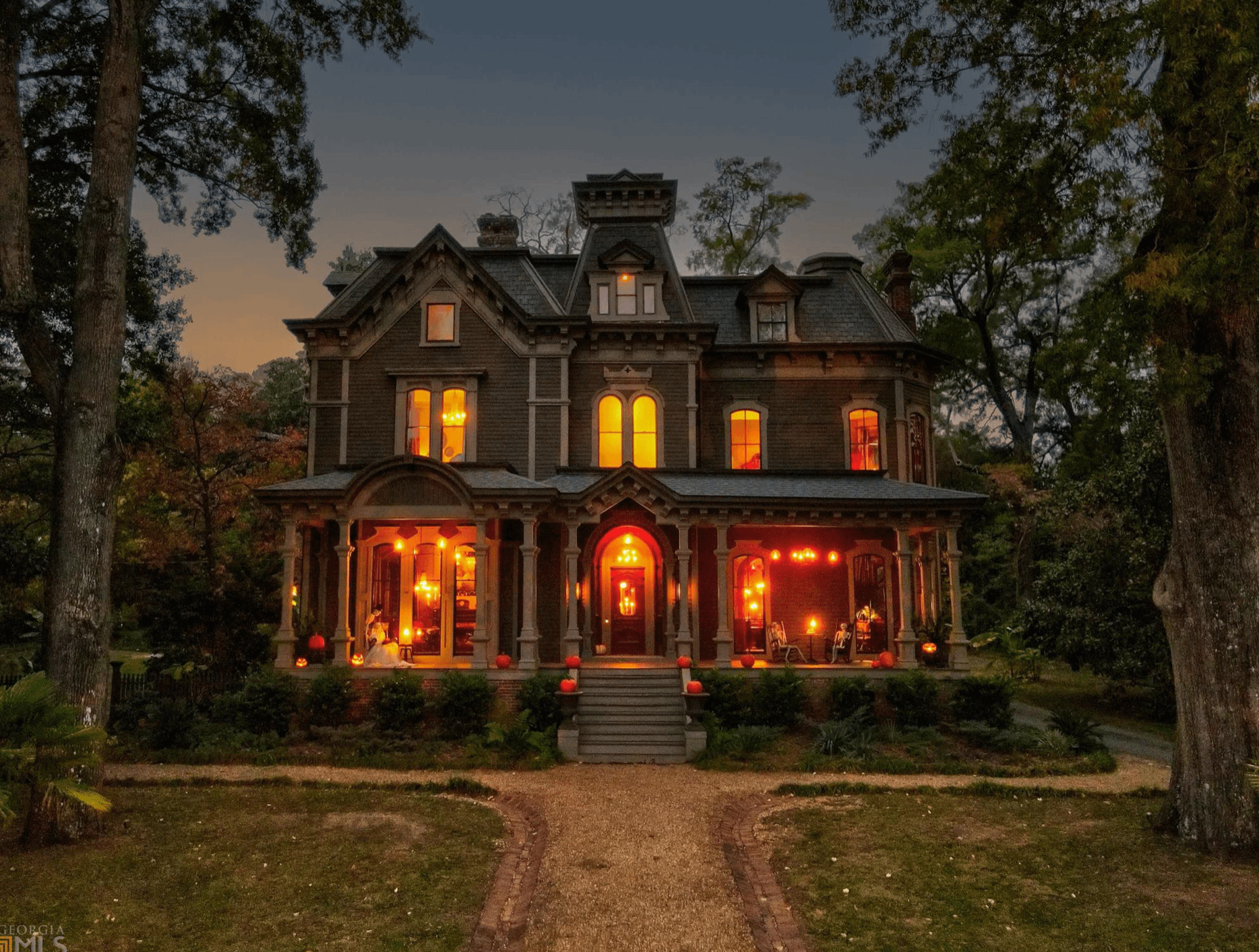 Inside The Stranger Things Home (PHOTOS)