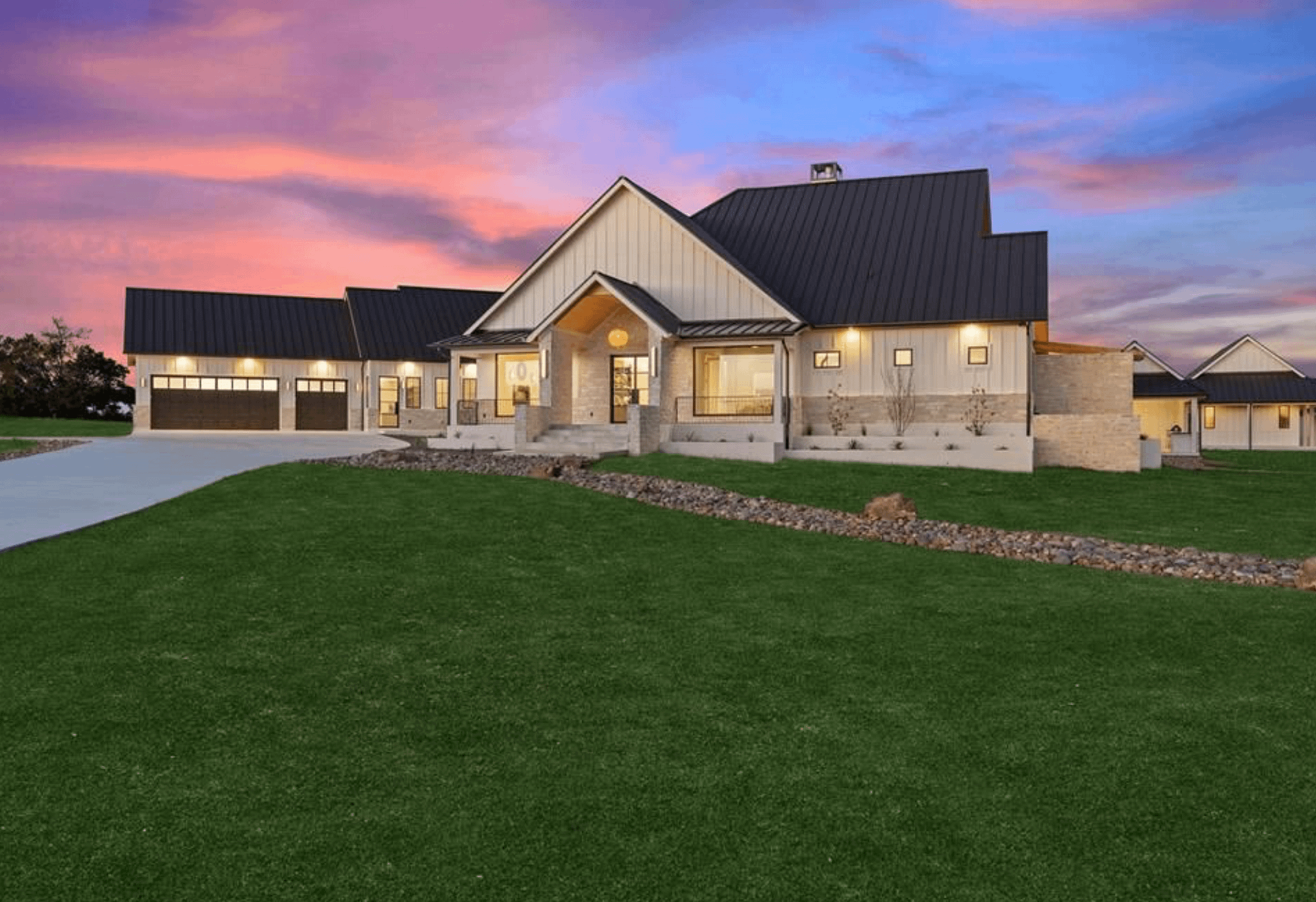 12 Acre Texas Estate Comes With Guest Casita And Pool