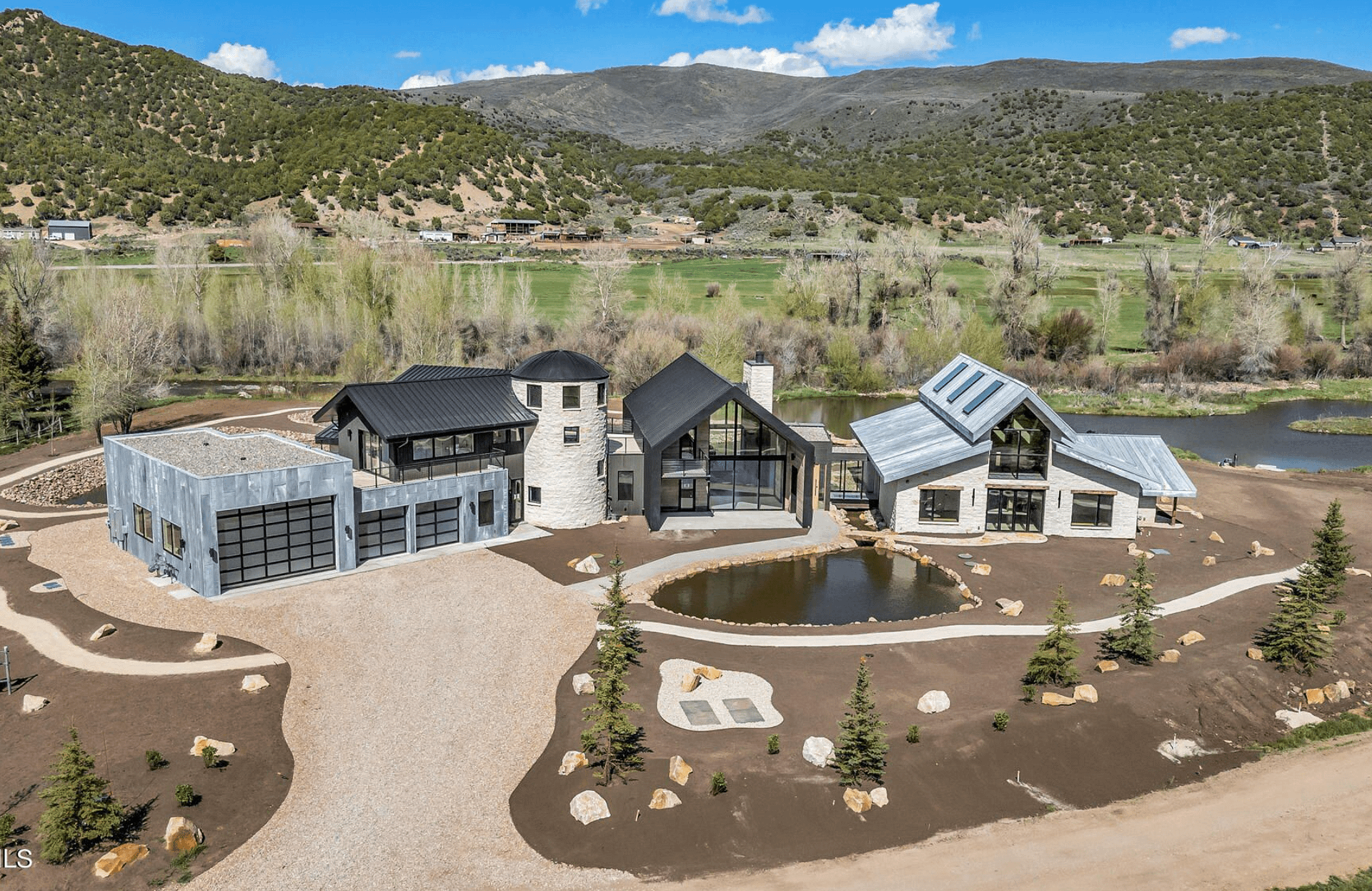 Spectacular Utah New Build Comes With 7 Ponds And 3 Barns