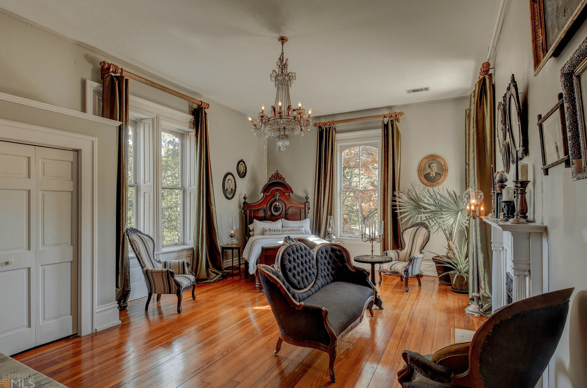 Inside The Stranger Things Home (PHOTOS)