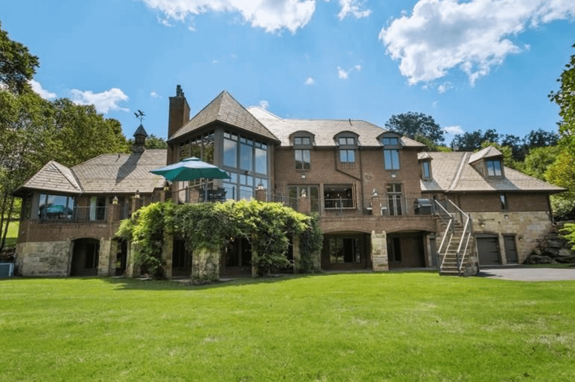 19 Acre Pennsylvania Estate With A Private Lake (PHOTOS)